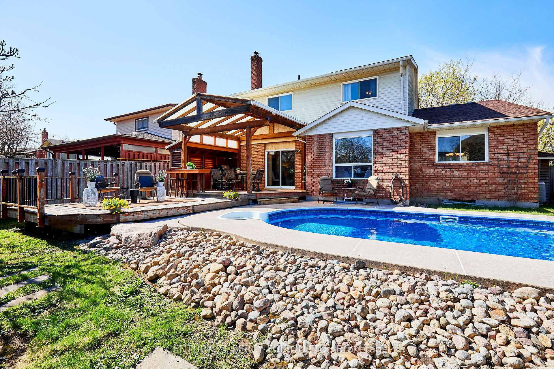 17 Burnage Lane, Whitby, ON L1N 8A3