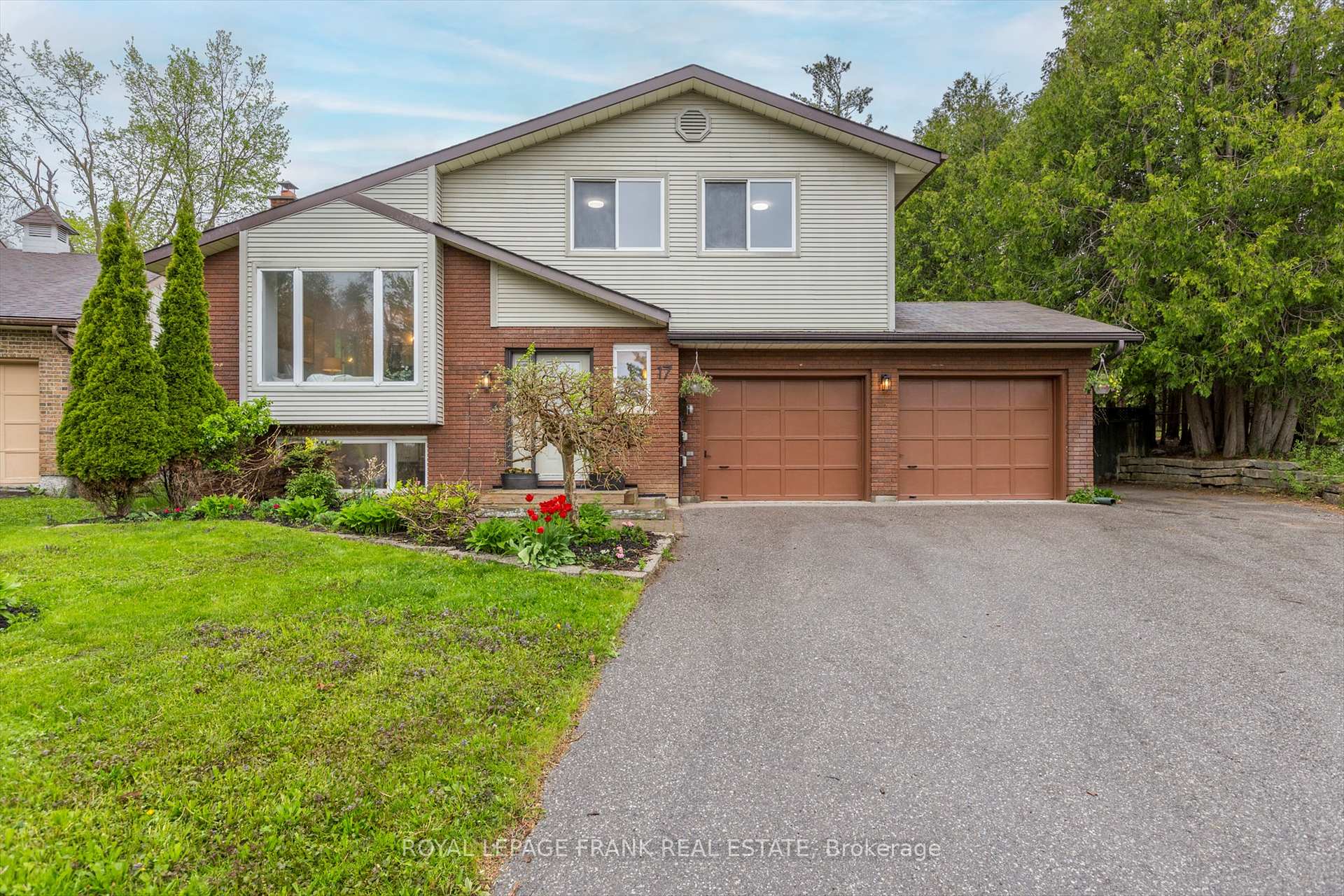 17 Claudette Court, Peterborough West, ON K9J 7Y7