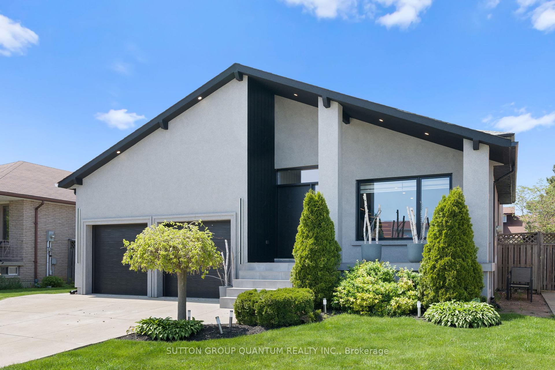 17 Clearview Drive, Hamilton, ON L8K 4Y4