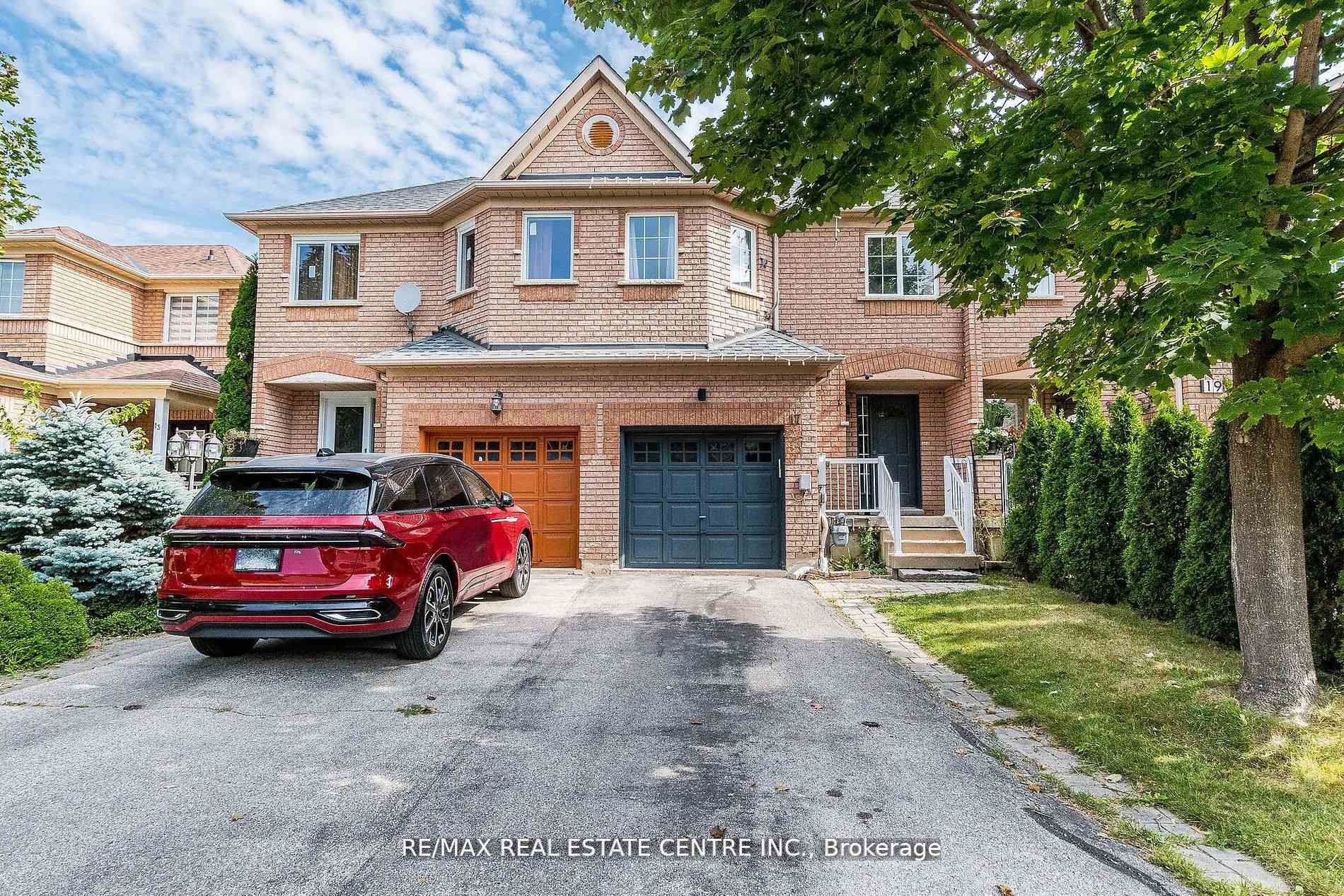 17 Coppermill Drive, Brampton, ON L7A 1N4