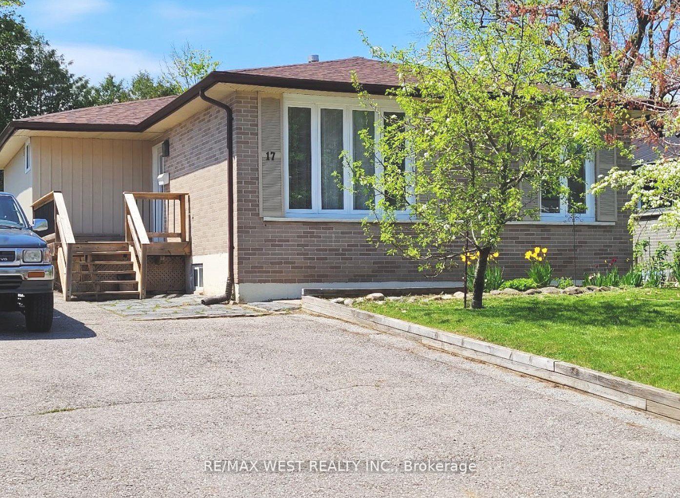 17 Daphne Crescent, Barrie, ON L4M 2Y7