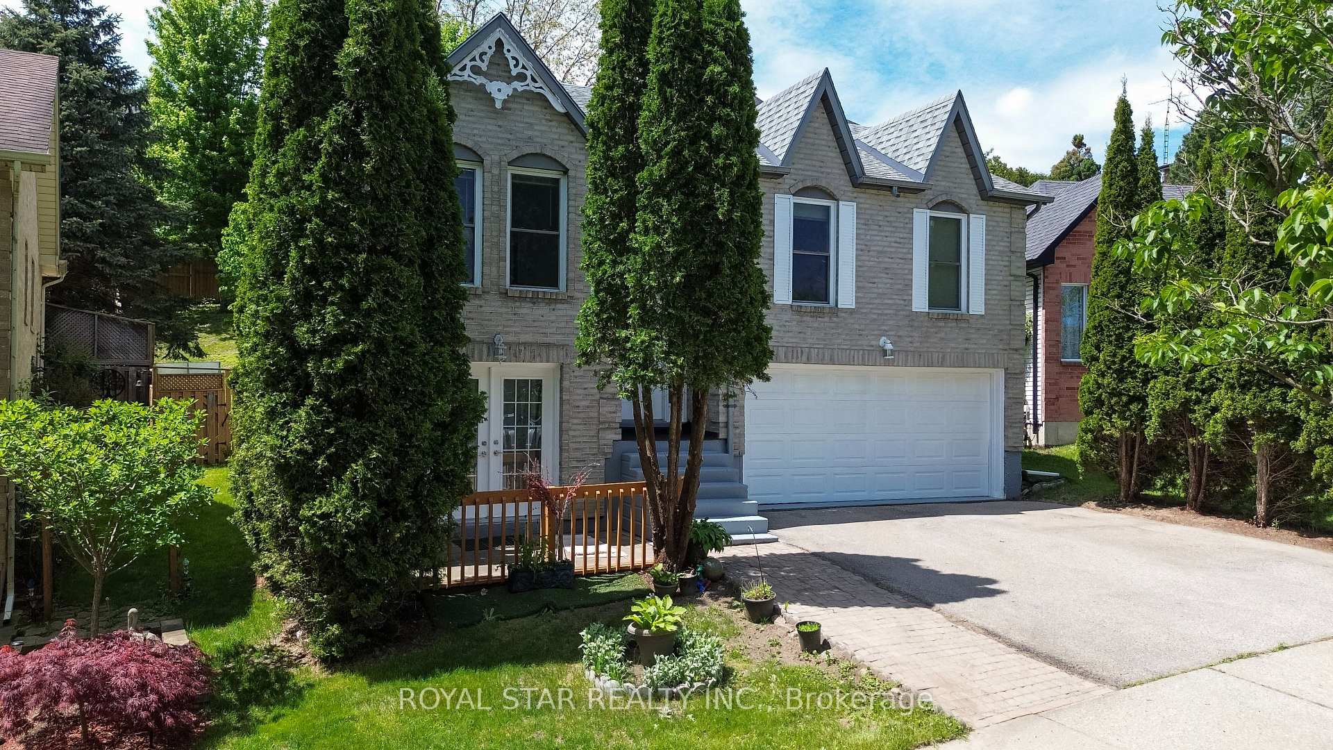 17 Evergreen Court, Brantford, ON N3T 6T5
