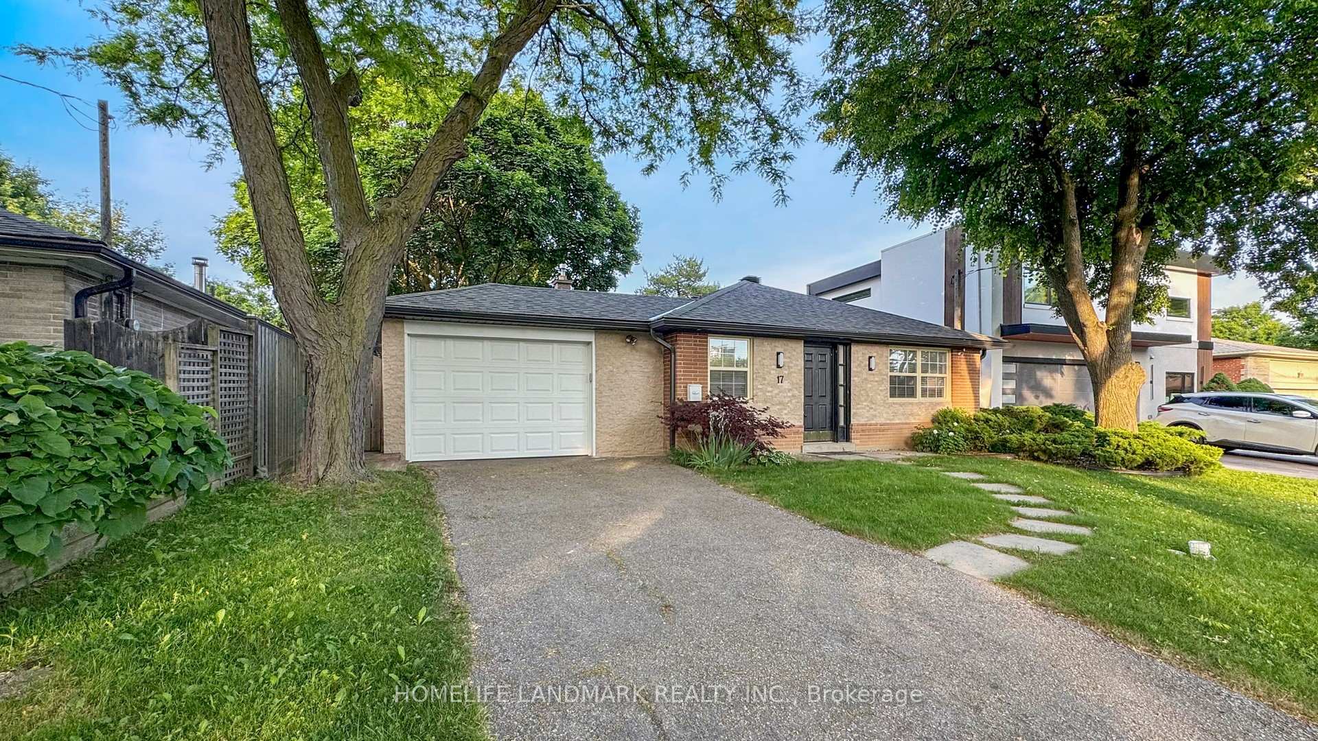 17 evermede Drive, Toronto, ON M3A 2S2