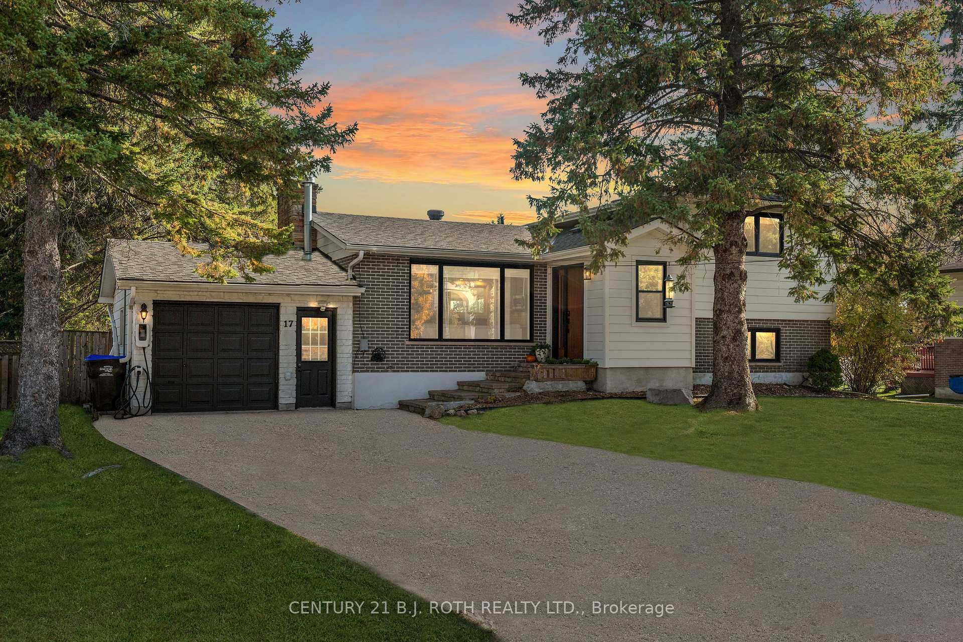 17 Finlay Mill Road, Springwater, ON L0L 1X1