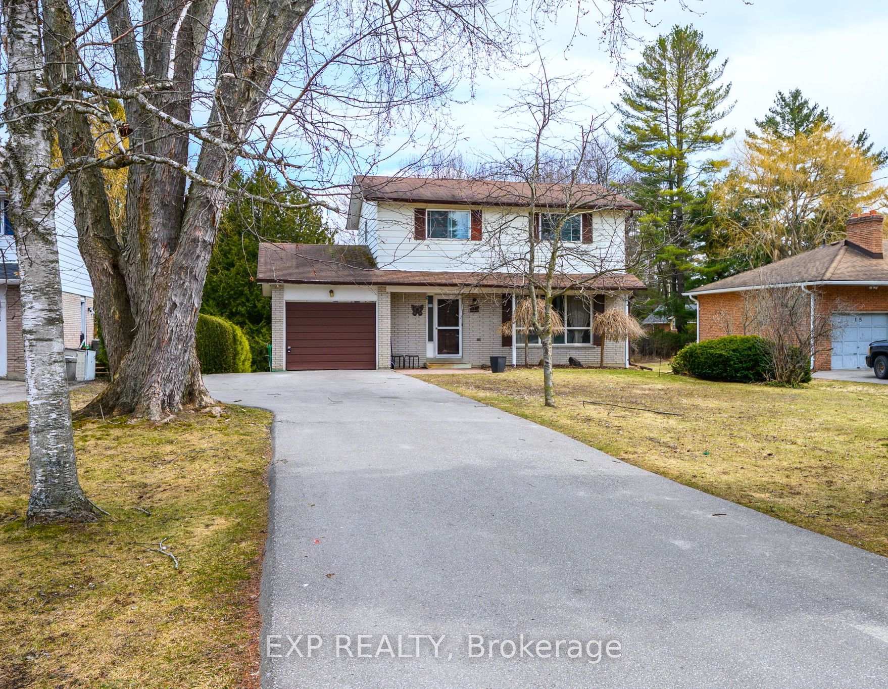 17 Golfview Crescent, Georgina, ON L0E 1R0