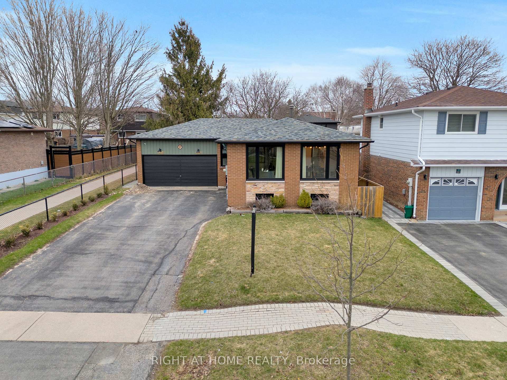 17 Hillier Street, Clarington, ON L1C 3S5