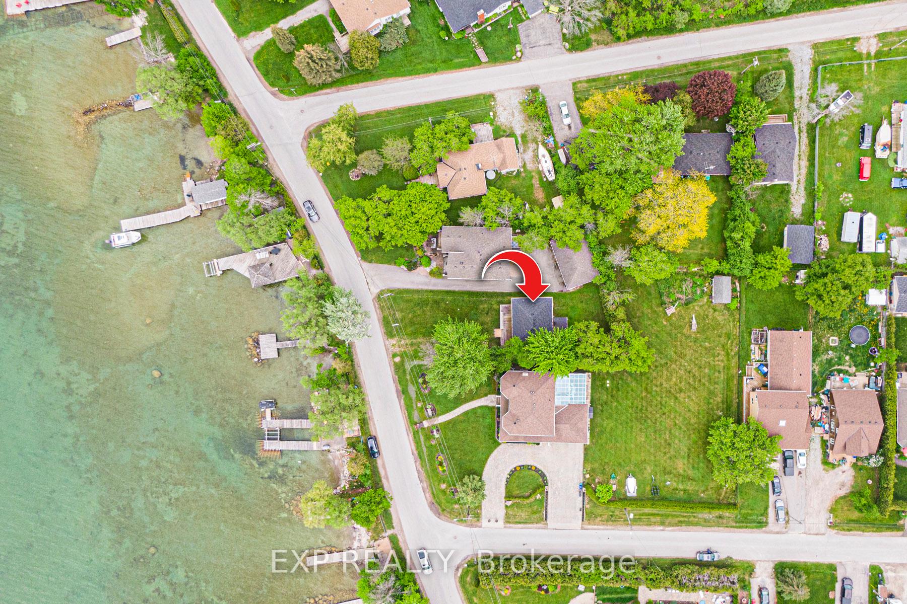 17 Lake Drive E, Georgina, ON L4P 3E9