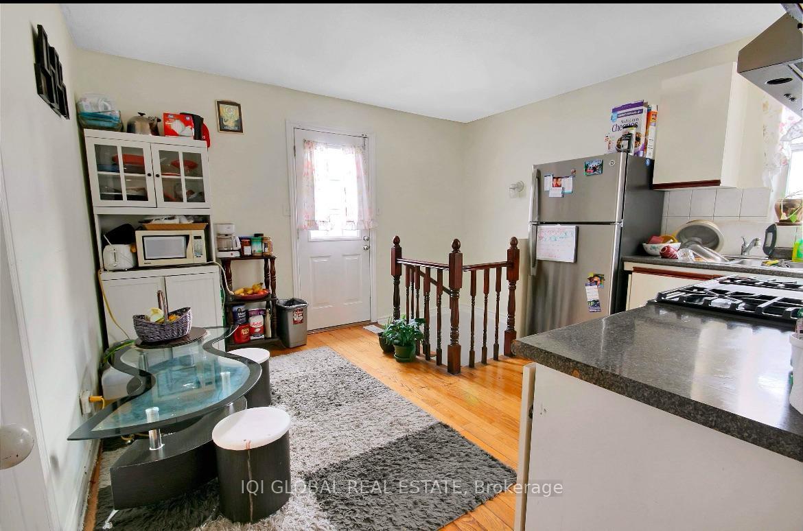 17 Mack Avenue, Toronto, ON M1L 1M2