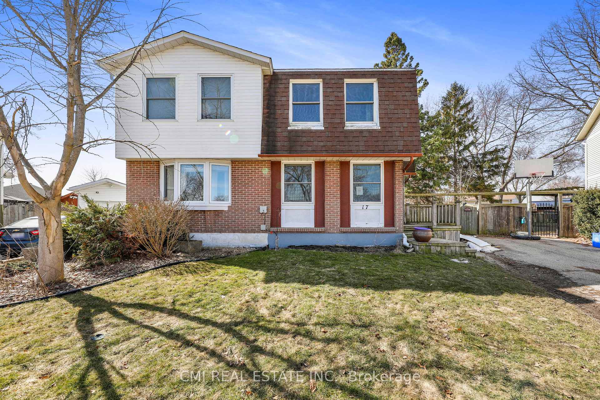 17 Maplestone Avenue, Sarnia, ON N7S 4X1