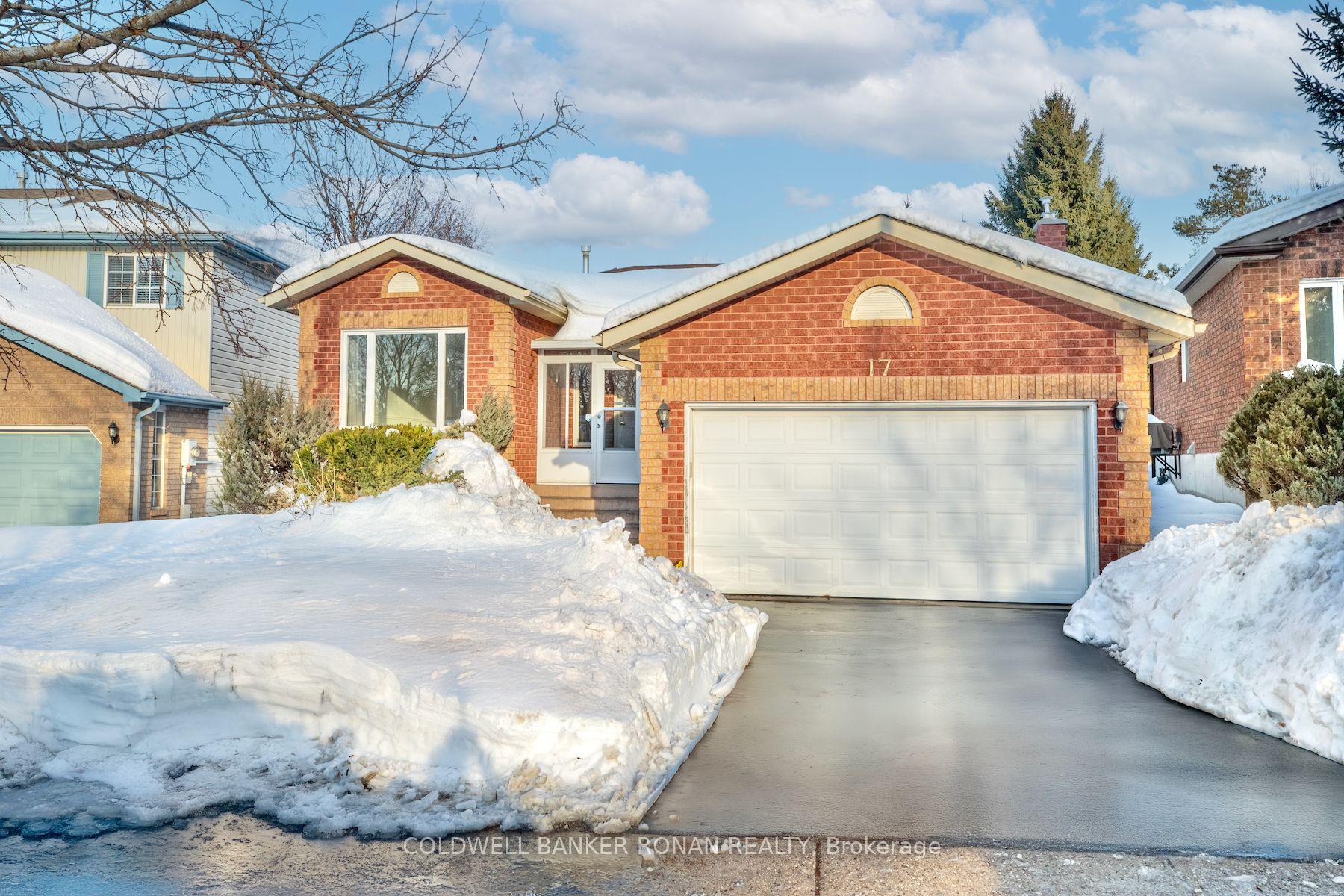 17 Mayfair Drive, Barrie, ON L4N 6Y7