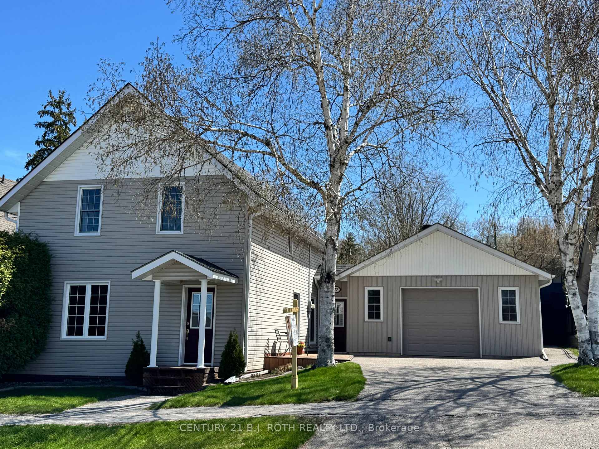 17 Peel Street, Penetanguishene, ON L9M 1A5