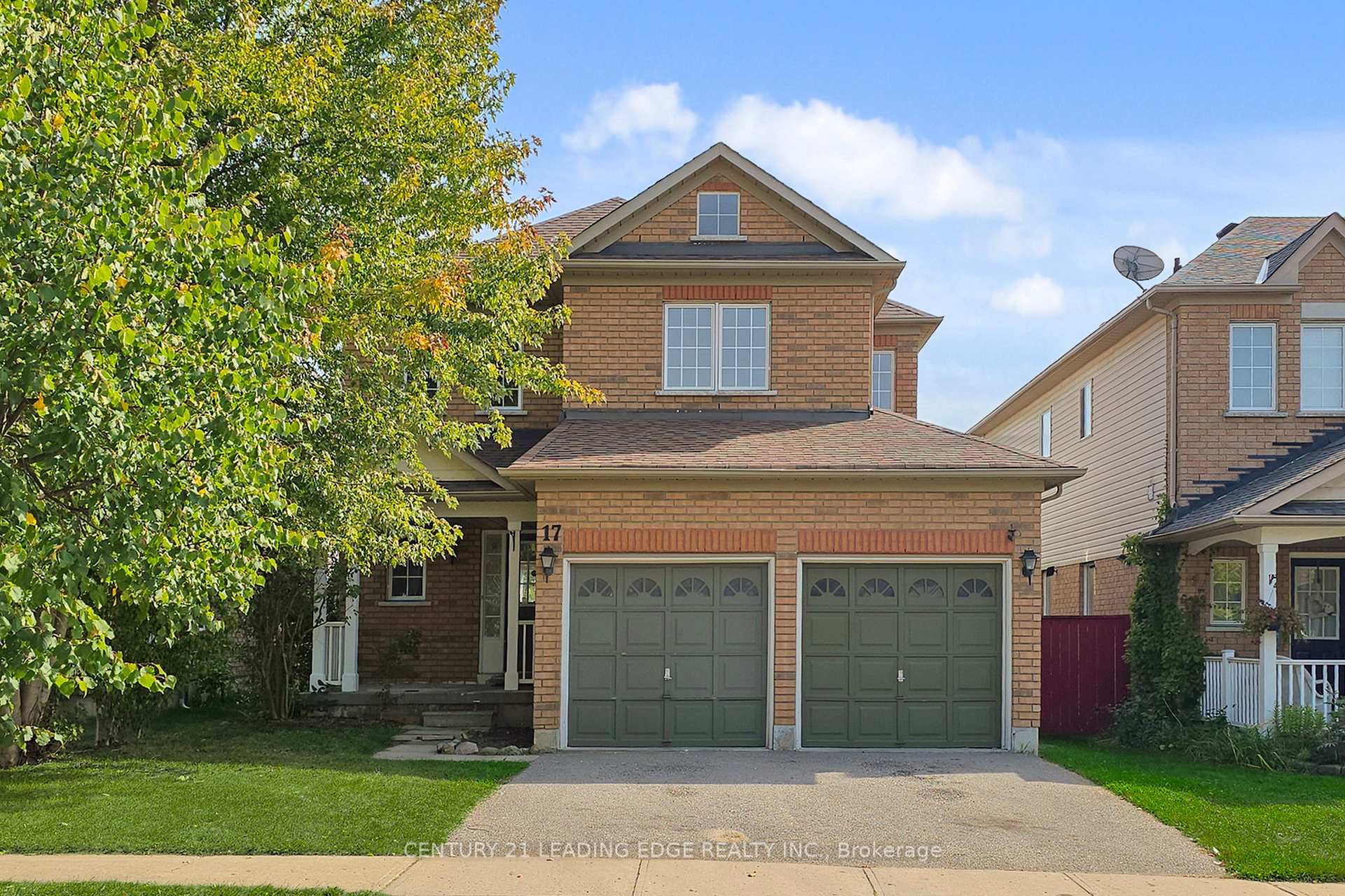 17 Pitfield Avenue, Whitby, ON L1R 2P7