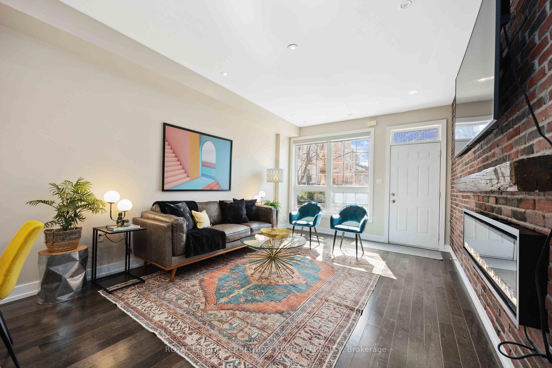 25 - 17 Powerhouse Street, Toronto, ON M6H 0C5