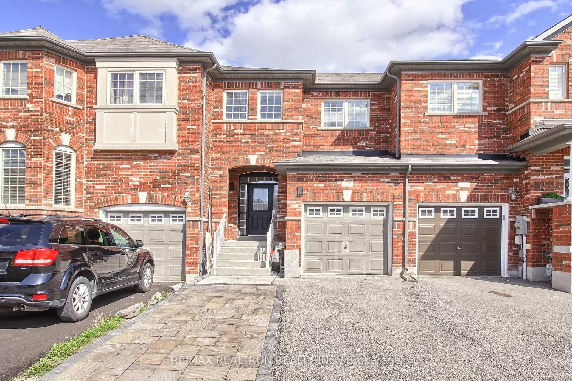 17 Rogers Trail, Bradford West Gwillimbury, ON L3Z 0G4