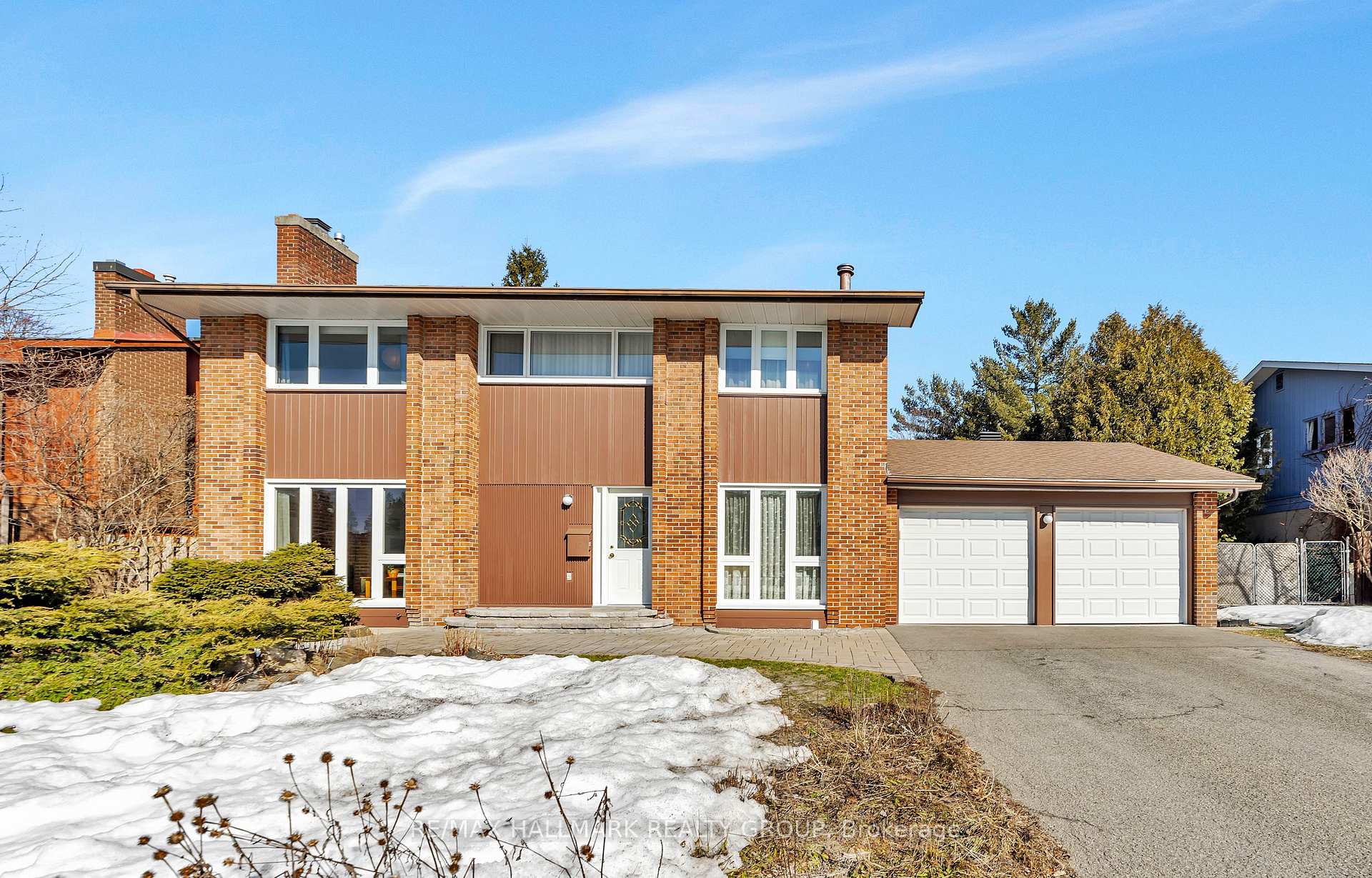 17 Selwyn Crescent, Kanata, ON K2K 1N9