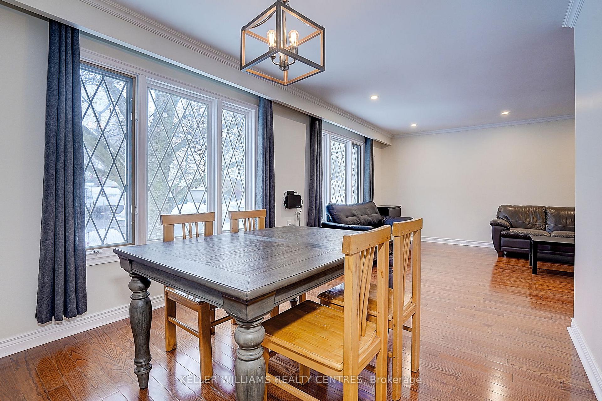 17 Sir Kay Drive, Markham, ON L3P 2Y9