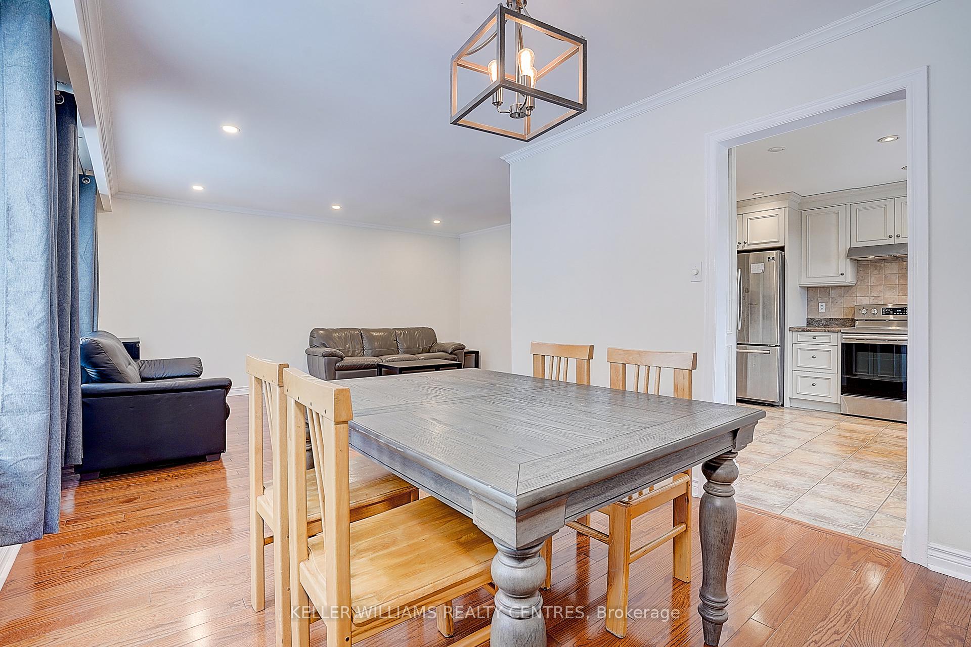 17 Sir Kay Drive, Markham, ON L3P 2Y9