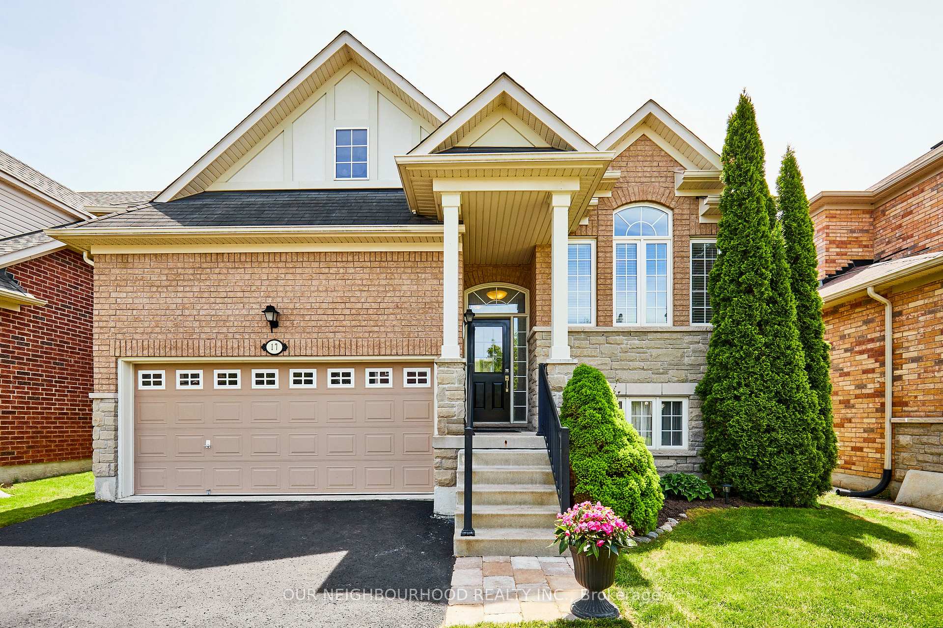 17 Sleepy Hollow Place, Whitby, ON L1R 0E4
