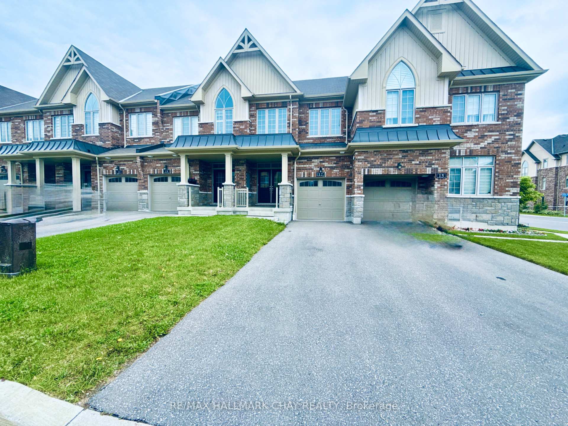 17 Sutcliffe Drive, Whitby, ON L1R 0R2