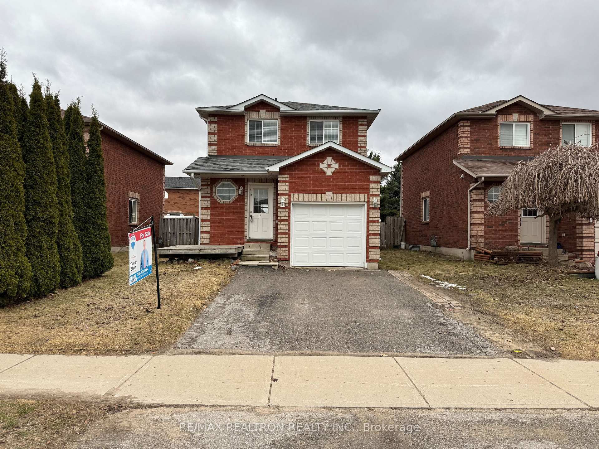 17 Timothy Lane, Barrie, ON L4N 9Z6