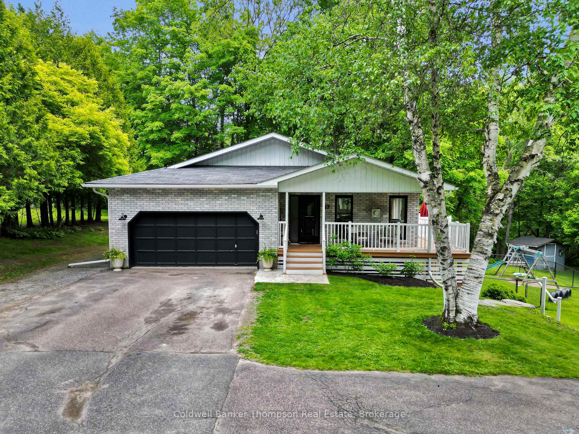 17 Winona Drive, Huntsville, ON P1H 1L9