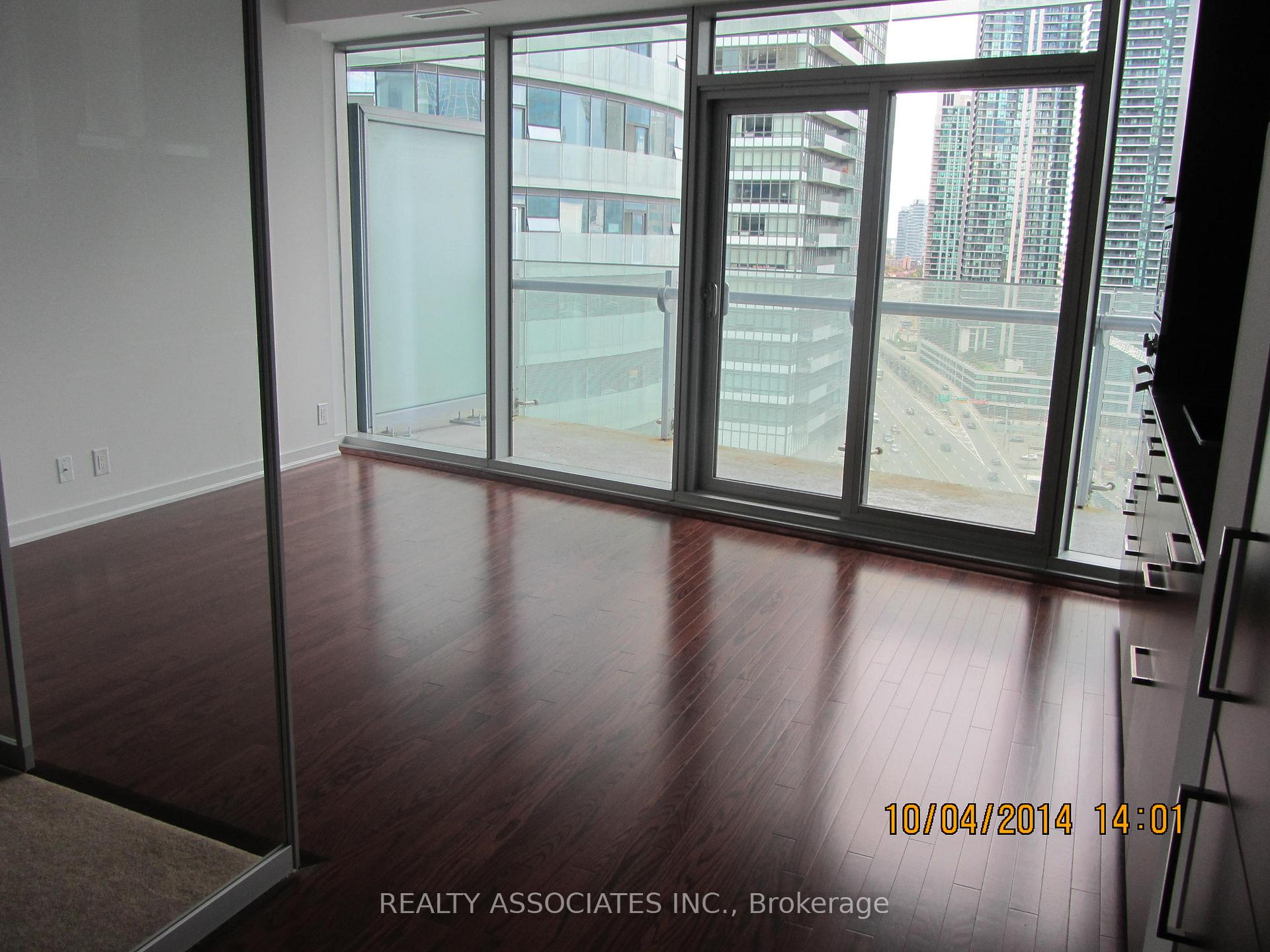 1701 - 12 York Street, Toronto, ON M5J 0B1