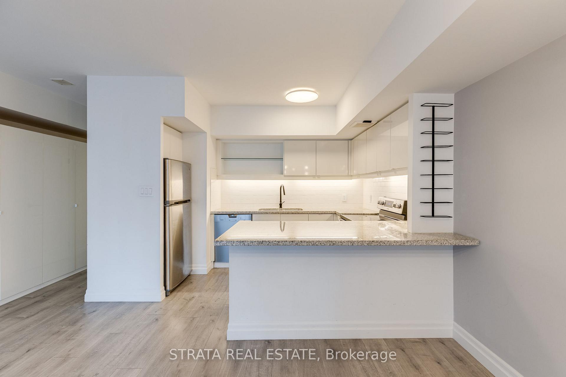 1701 - 25 The Esplanade, Toronto, ON M5E 1W5