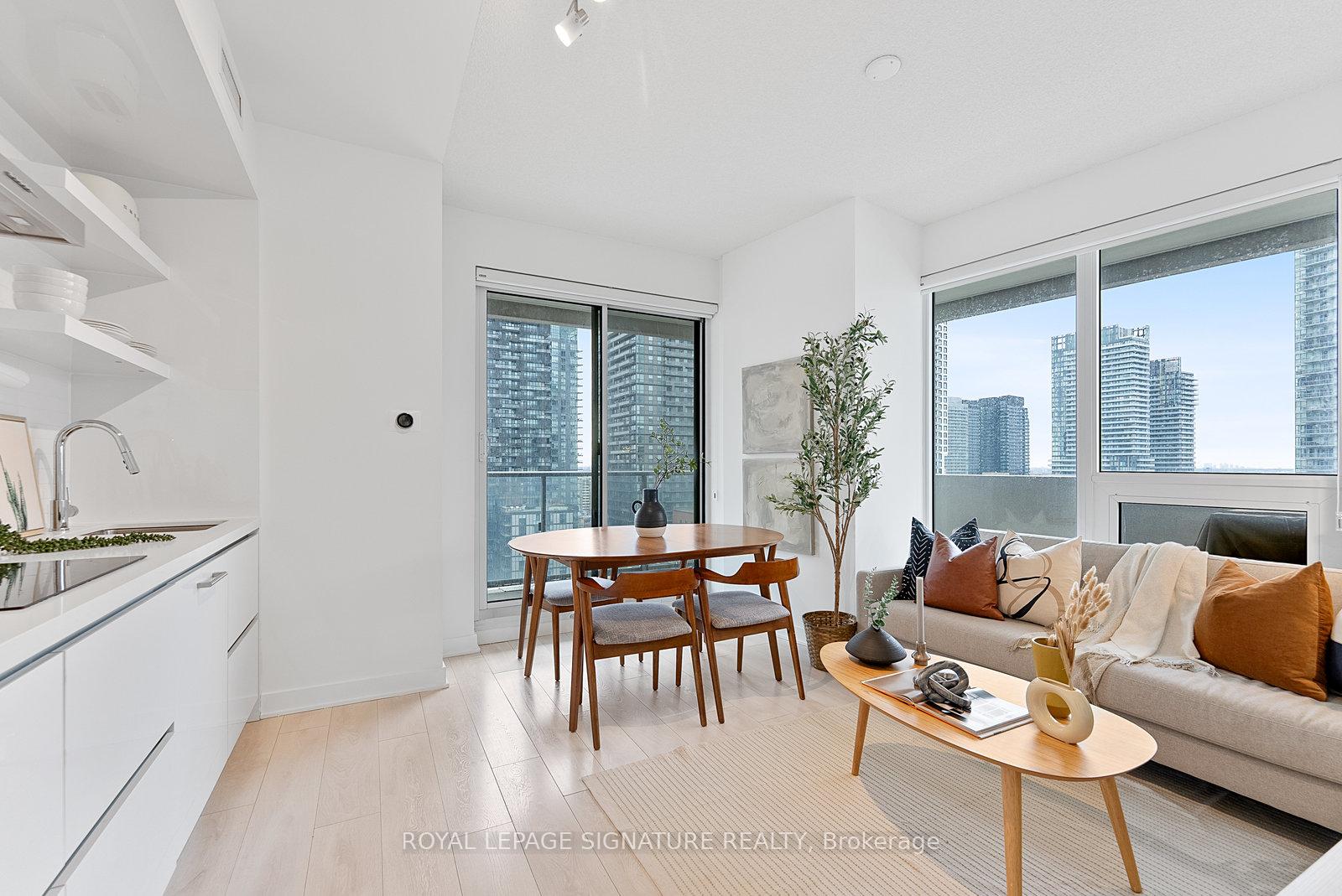 1702 - 2221 Yonge Street, Toronto, ON M4S 0B8