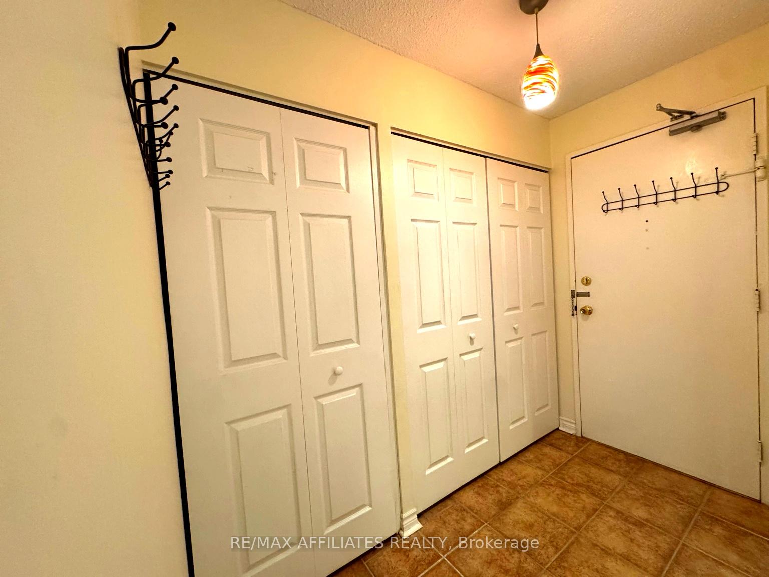 1704 - 158 Mcarthur Avenue, Vanier and Kingsview Park, ON K1L 8E7