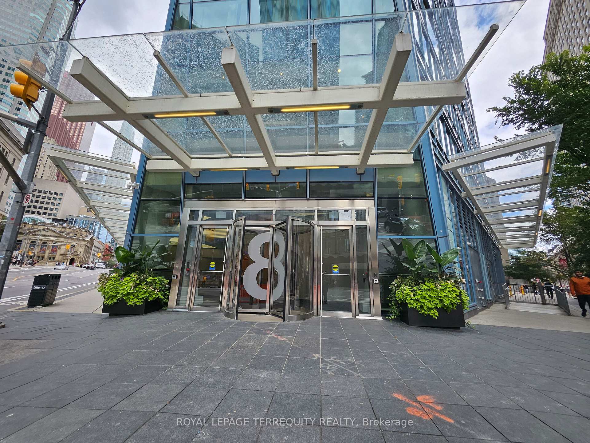 1704 - 8 The Esplanade, Toronto, ON M5E 0A6