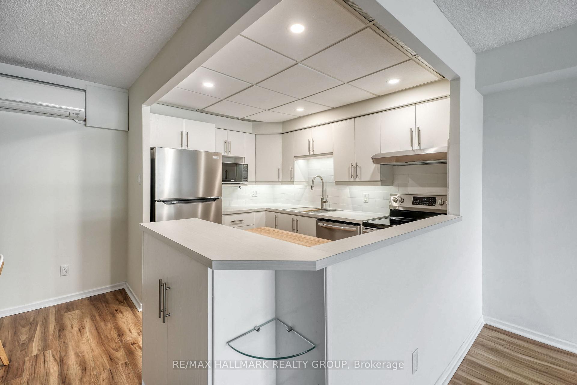 1705 - 158C Mcarthur Avenue, Vanier and Kingsview Park, ON K1L 8E7