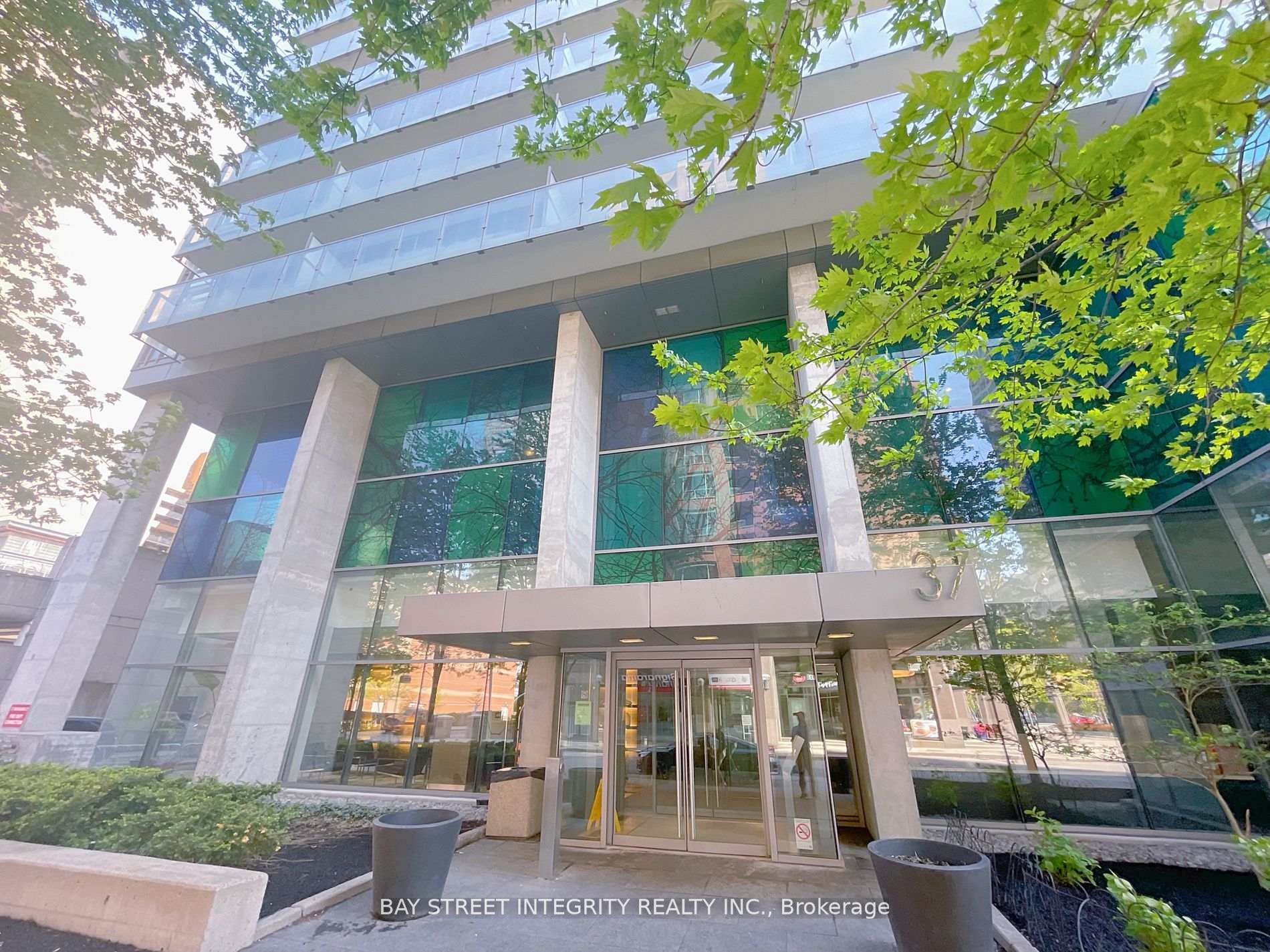 1710 - 37 Grosvenor Street, Toronto, ON M4Y 3G5