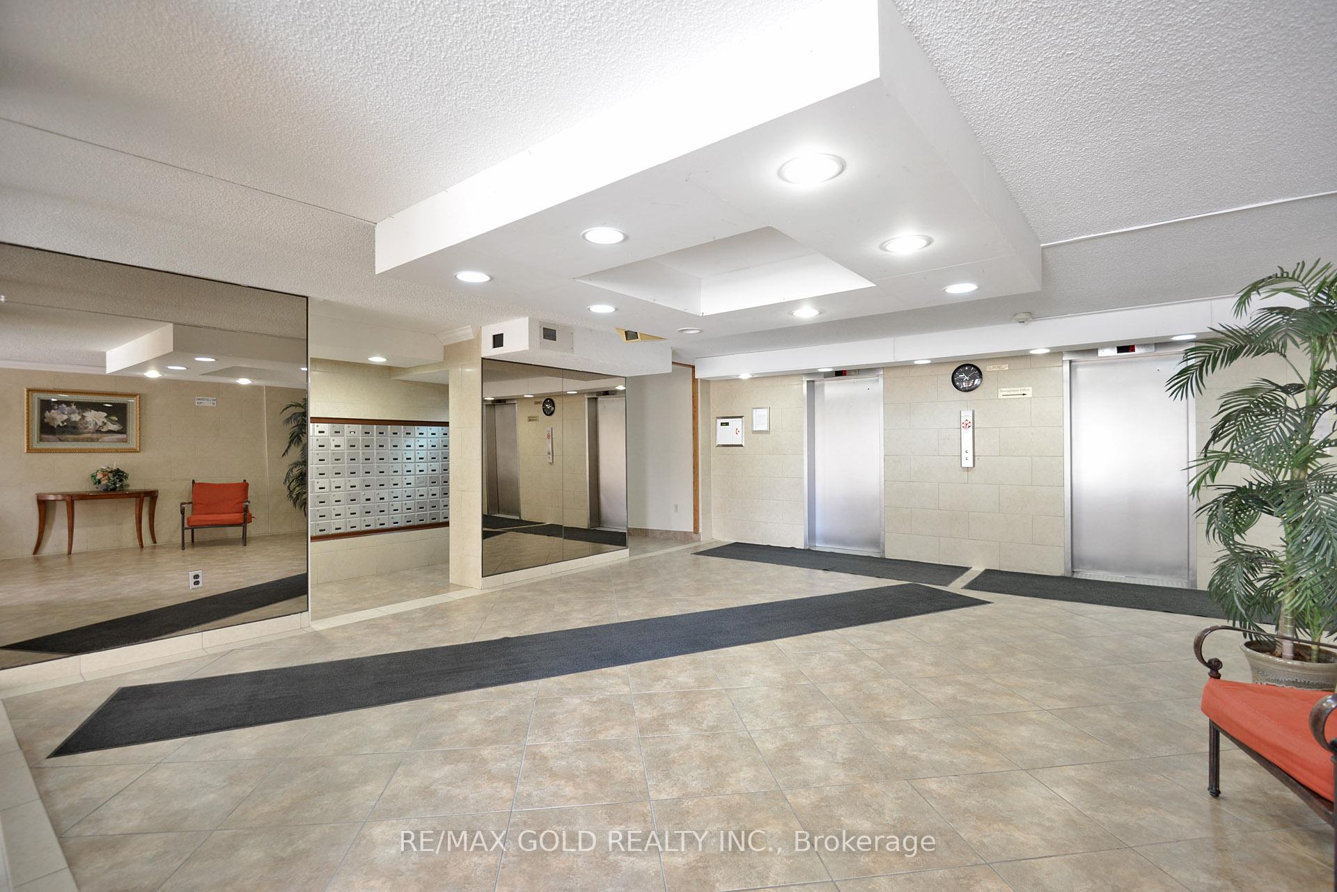 1710 - 4 Kings Cross Road, Brampton, ON L6T 3X8