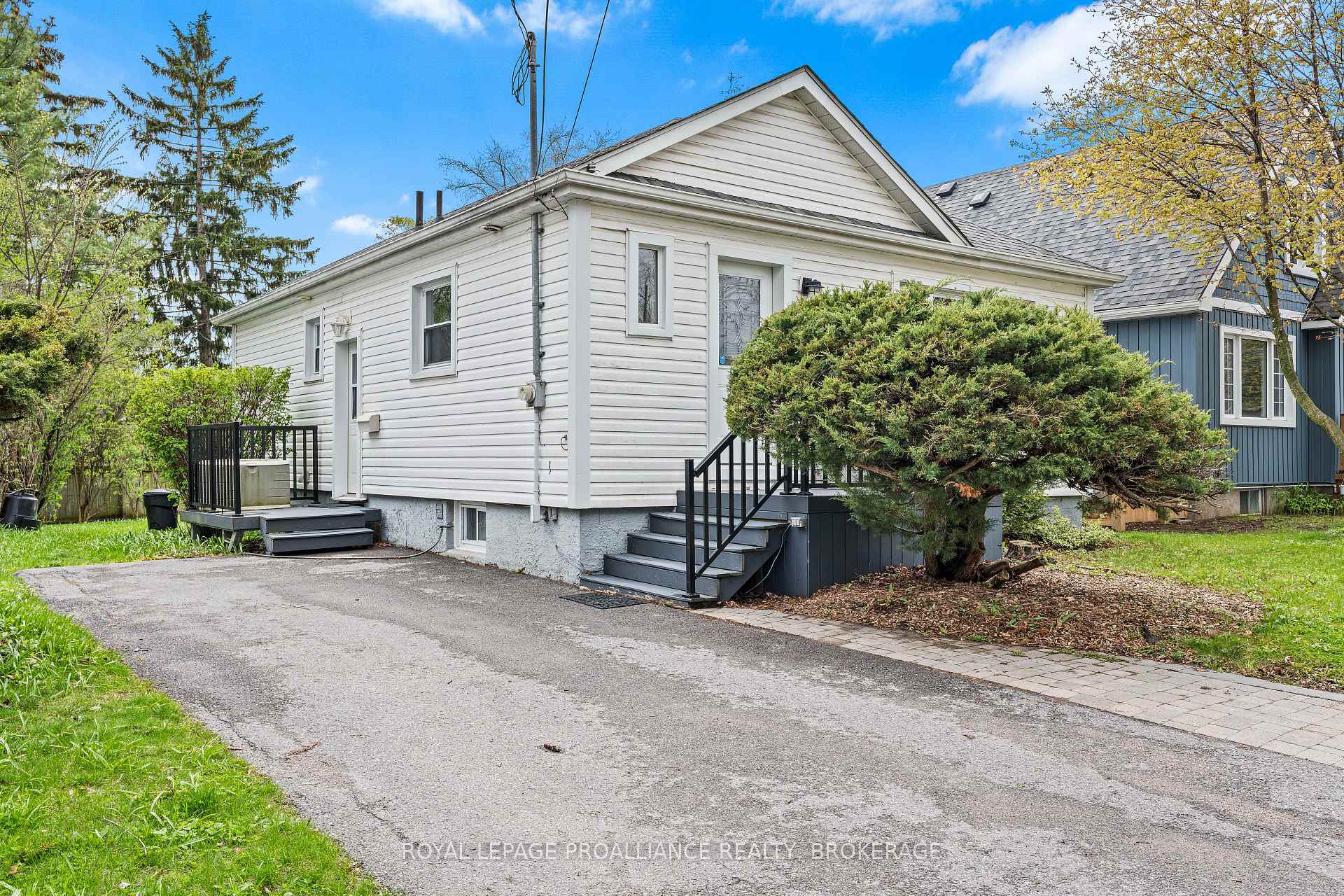 172 Carruthers Avenue, Kingston, ON K7L 1M9