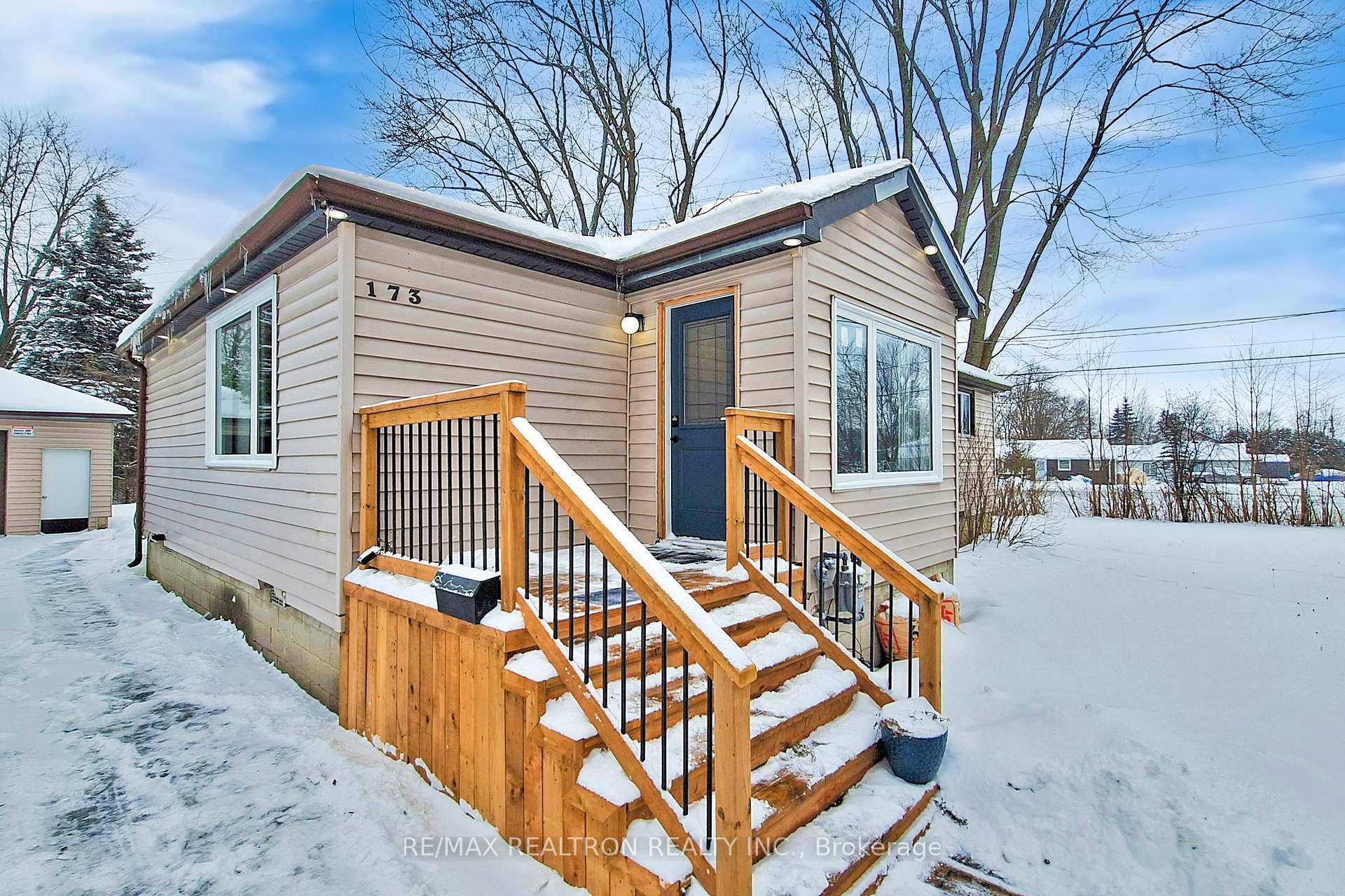 173 Garden Avenue, Georgina, ON L4P 2L2