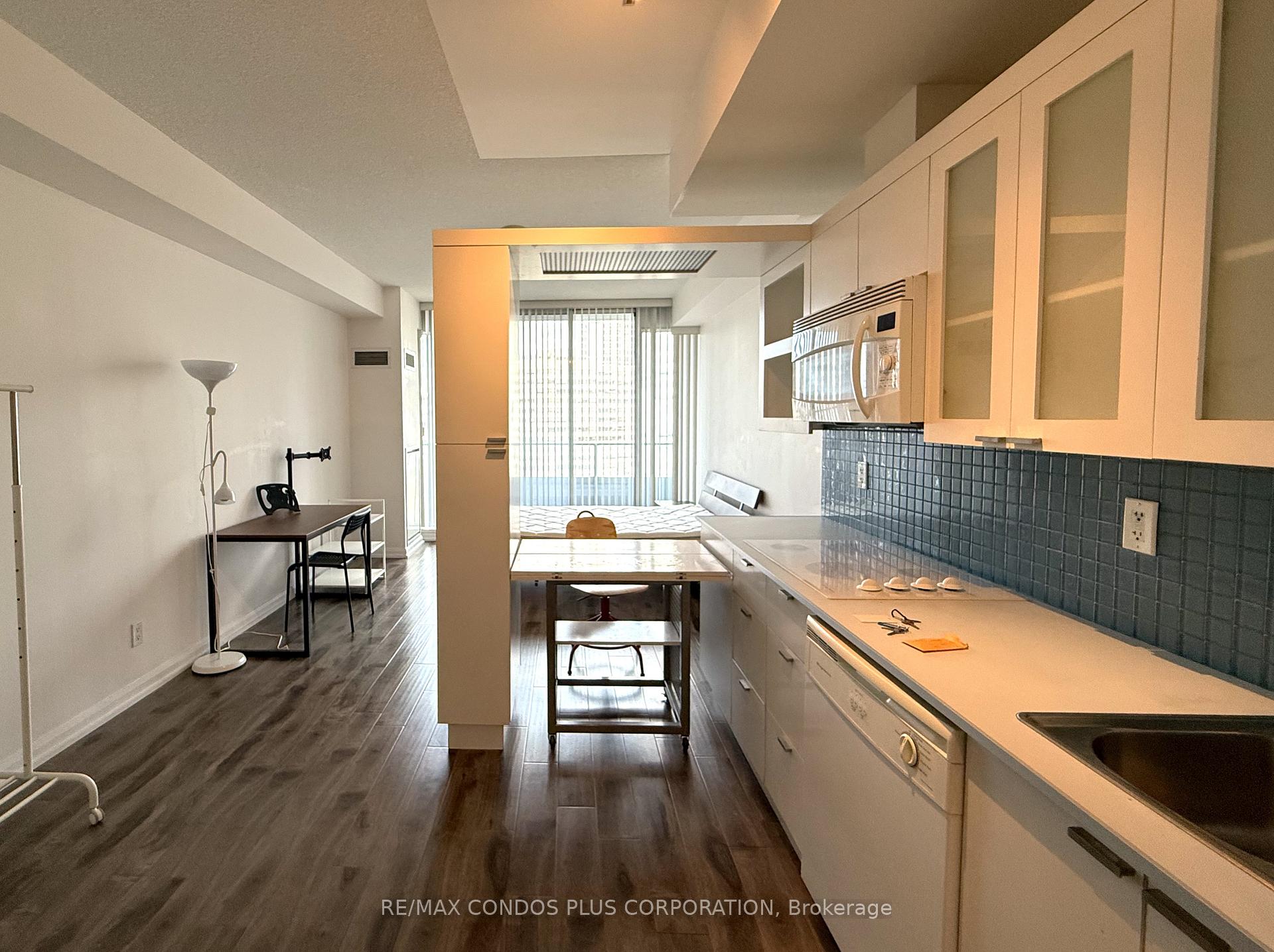1730 - 111 Elizabeth Street, Toronto, ON M5G 1P7