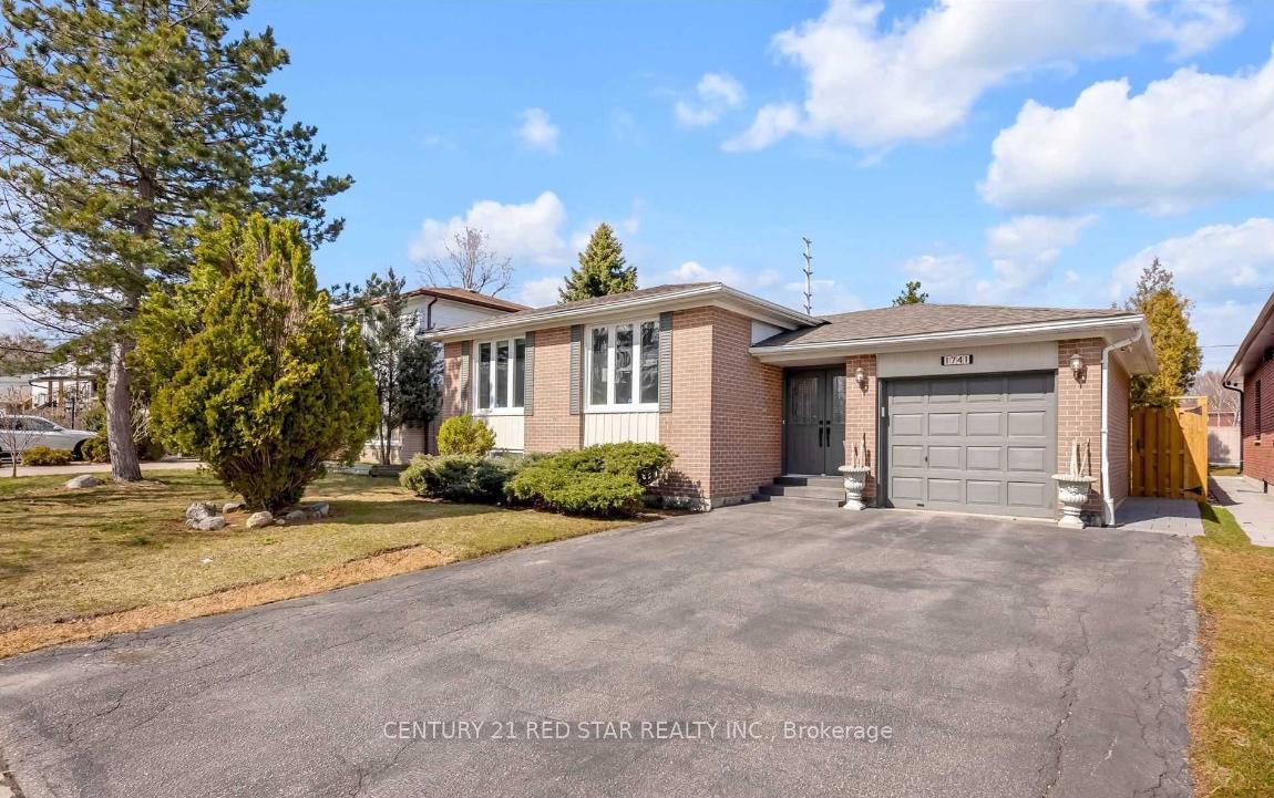 1741 Pickmere Court, Mississauga, ON L4X 1Z3