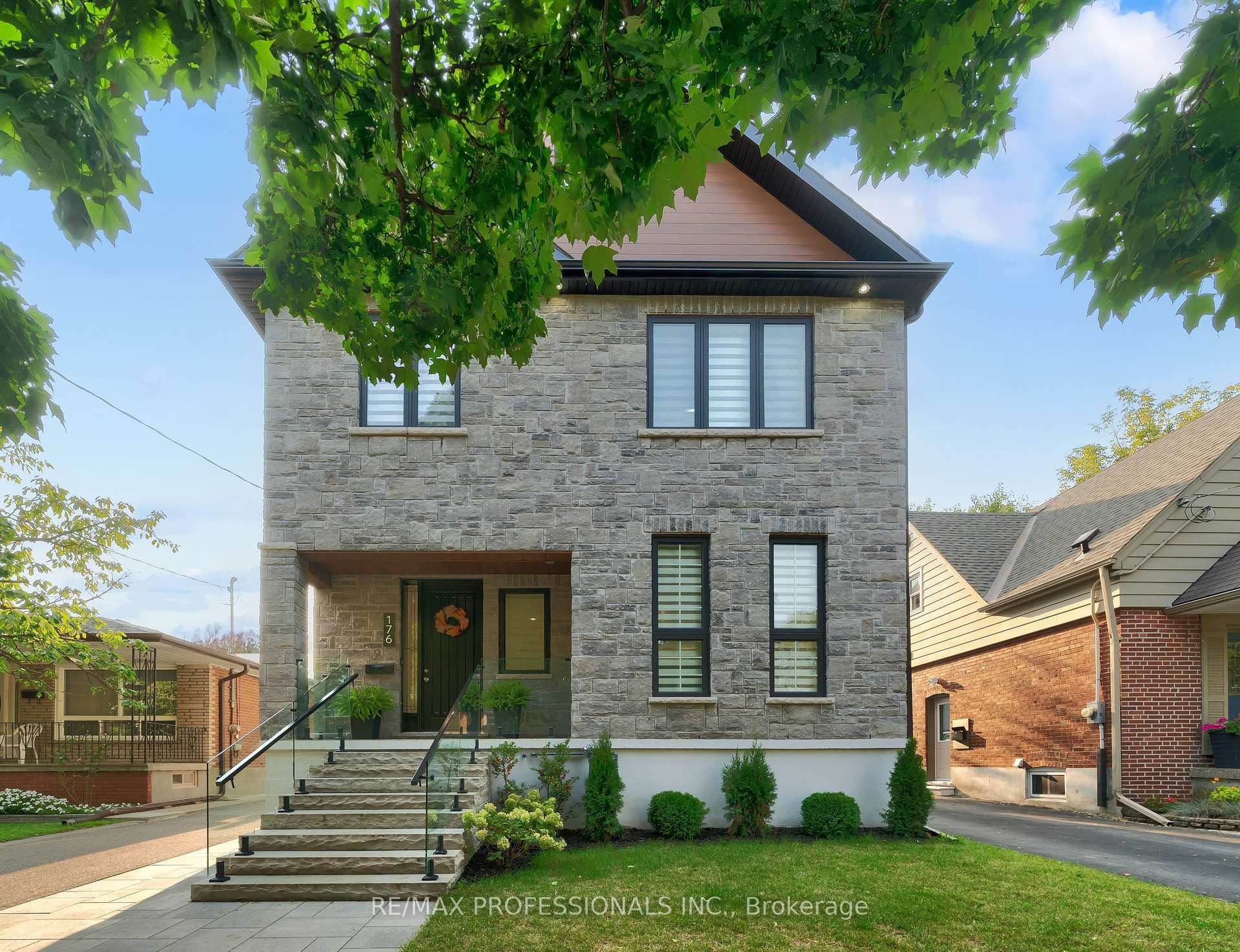 176 Aldercrest Road, Toronto, ON M8W 4J3