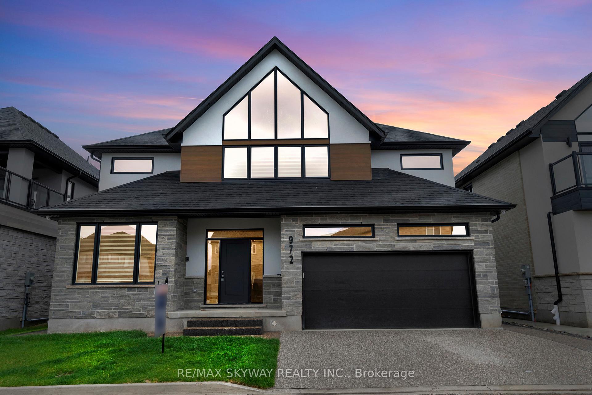 18 - 972 Stonecliffe Walk, Kitchener, ON N2P 0K5