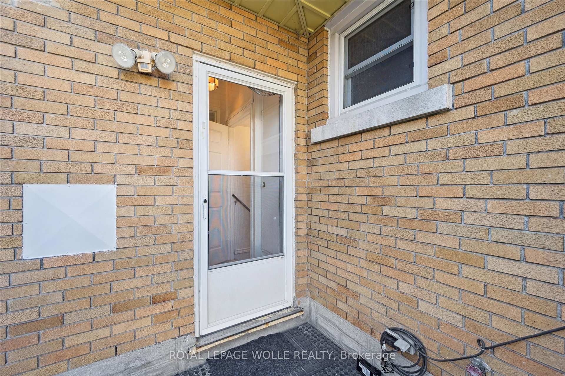Lower - 18 Cambridge Avenue, Kitchener, ON N2B 1N4