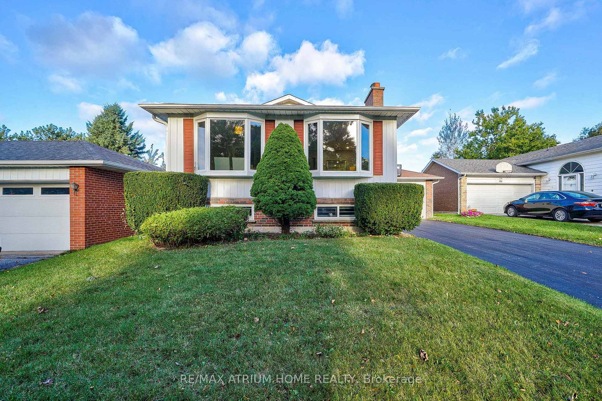 18 Castle Hill Drive, Toronto, ON M1T 2Y3