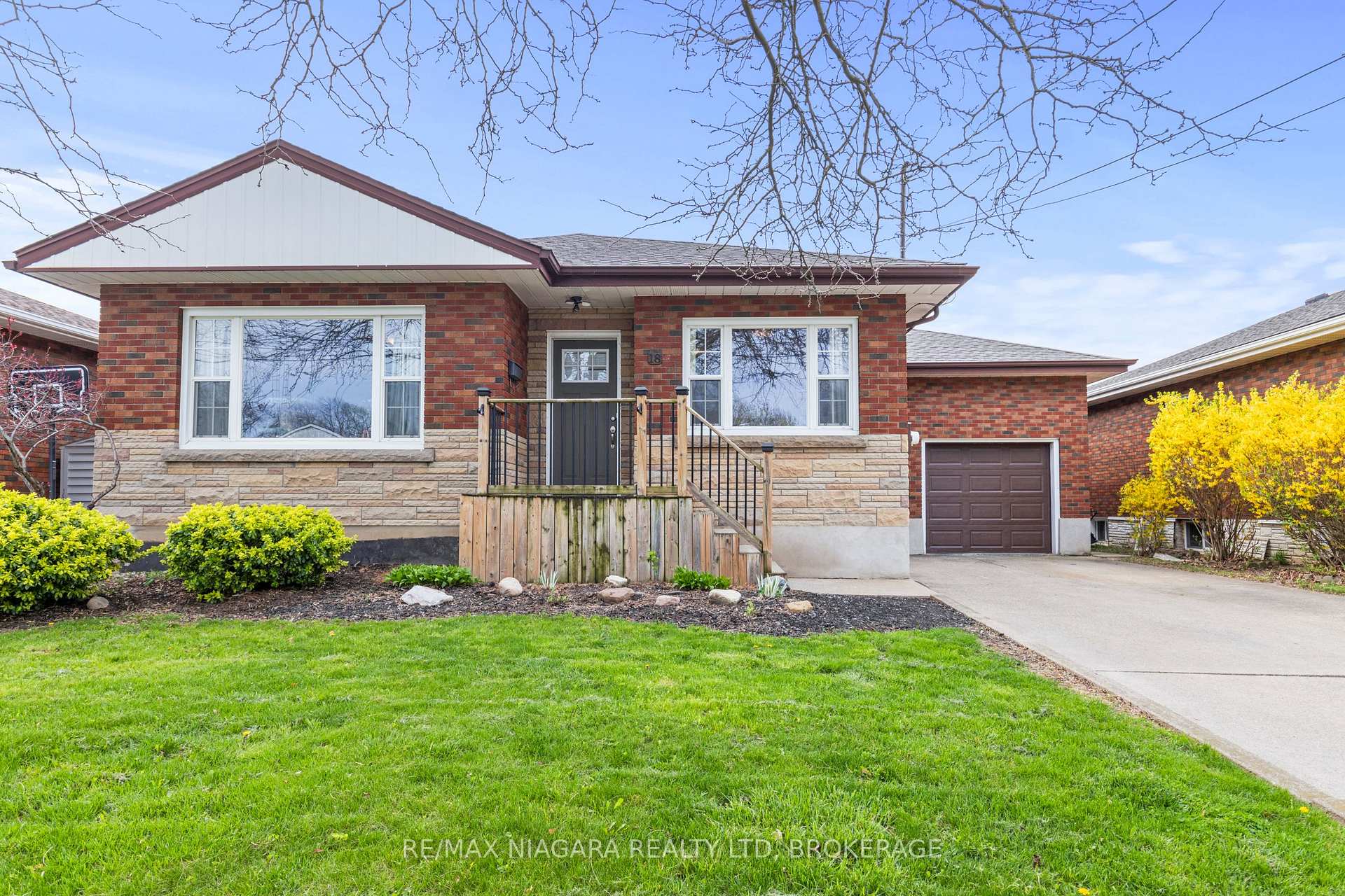18 CHALMERS Street, St. Catharines, ON L2N 5C8