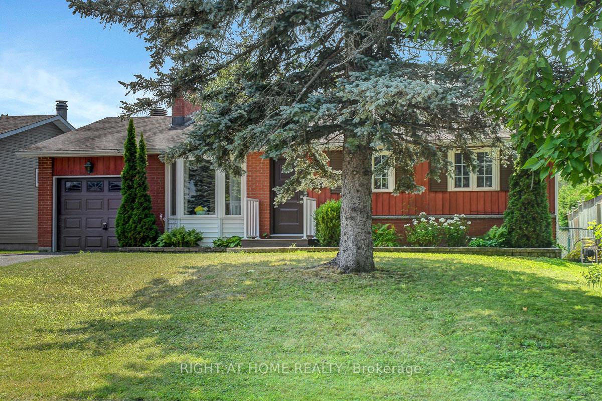 18 Courtney Road, Kanata, ON K2L 1L8