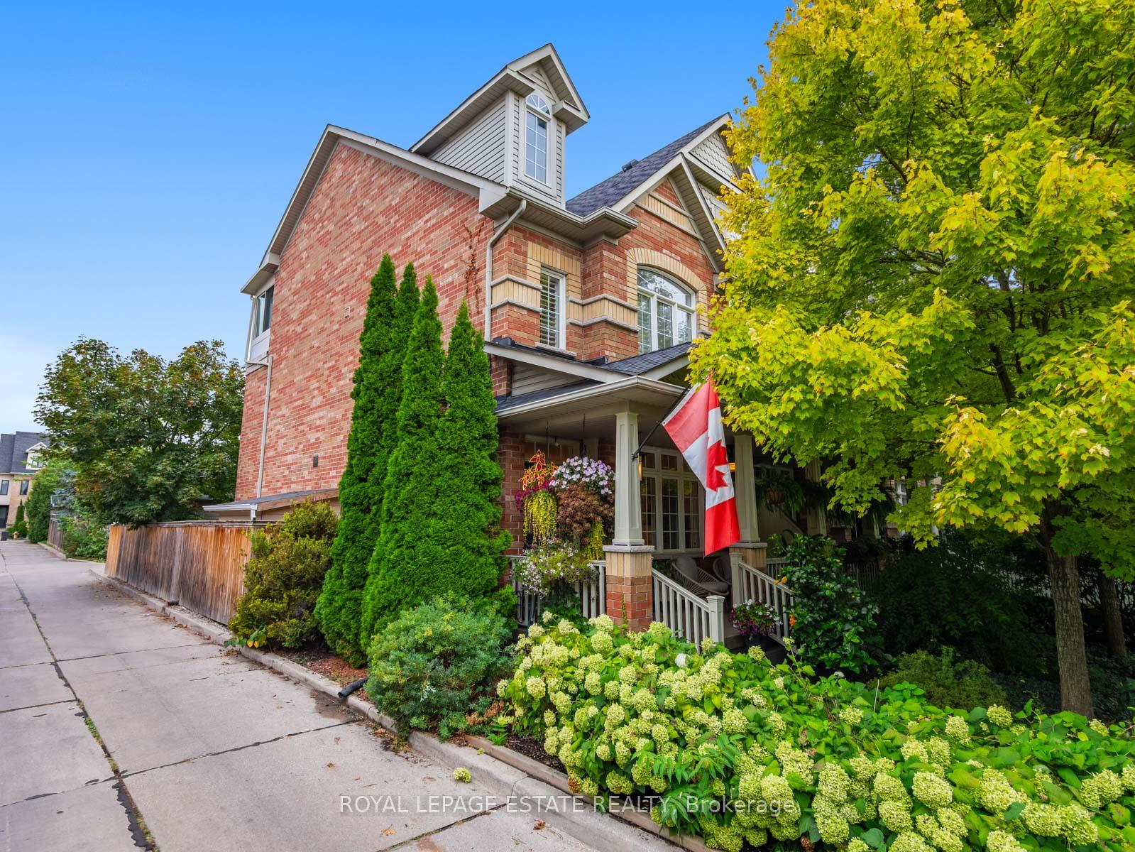 18 Crossovers Street, Toronto, ON M4E 3X4