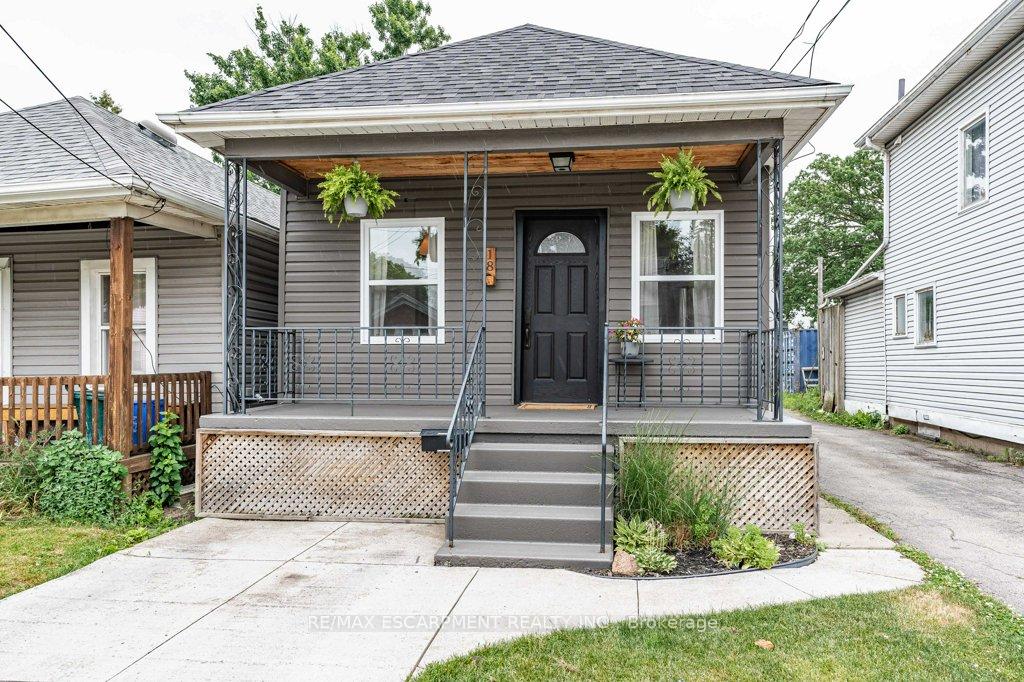 18 Ellis Avenue, Hamilton, ON L8H 4L7