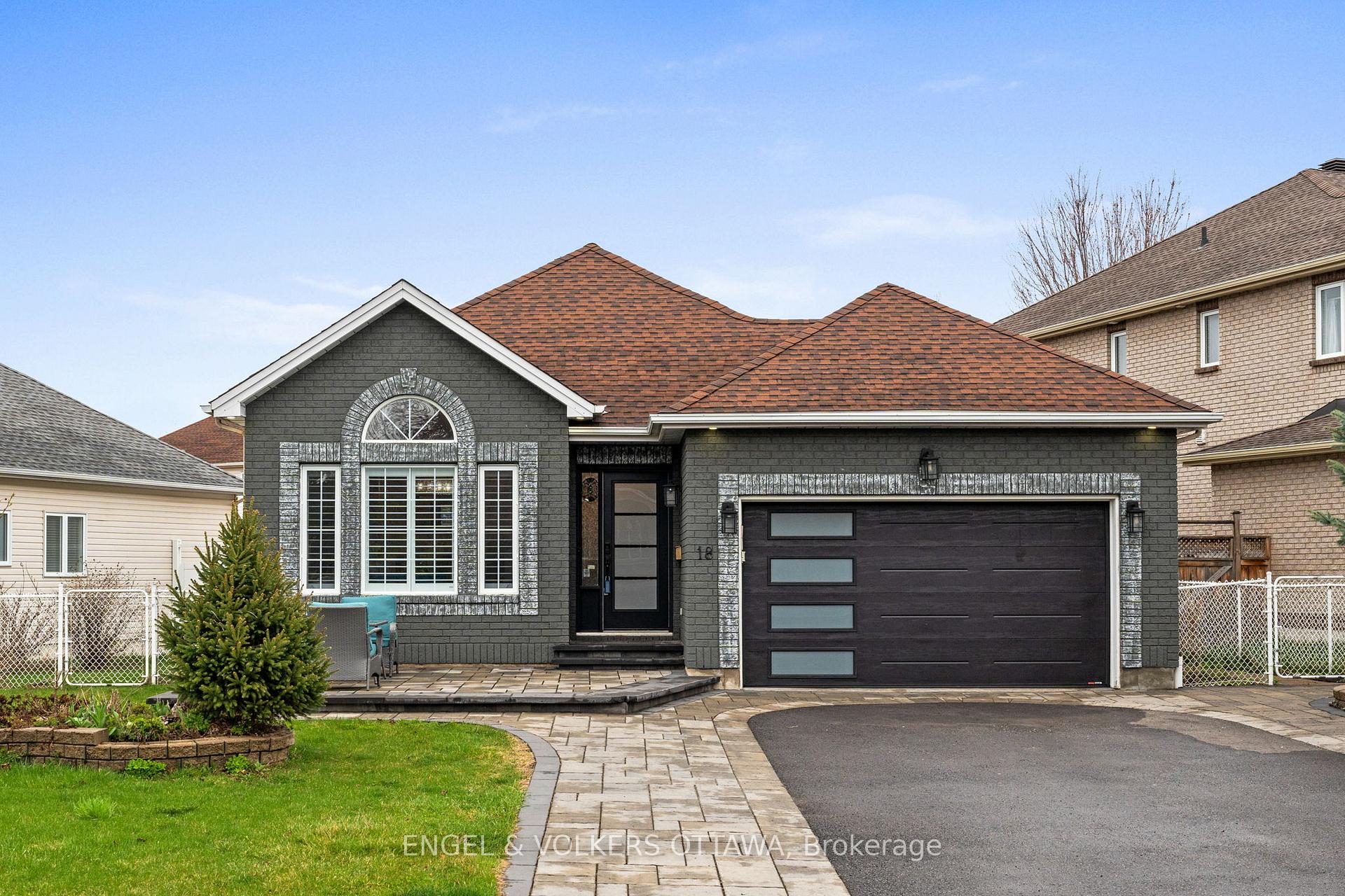 18 Fanterra Way, Hunt Club - South Keys and Area, ON K1T 3Y7