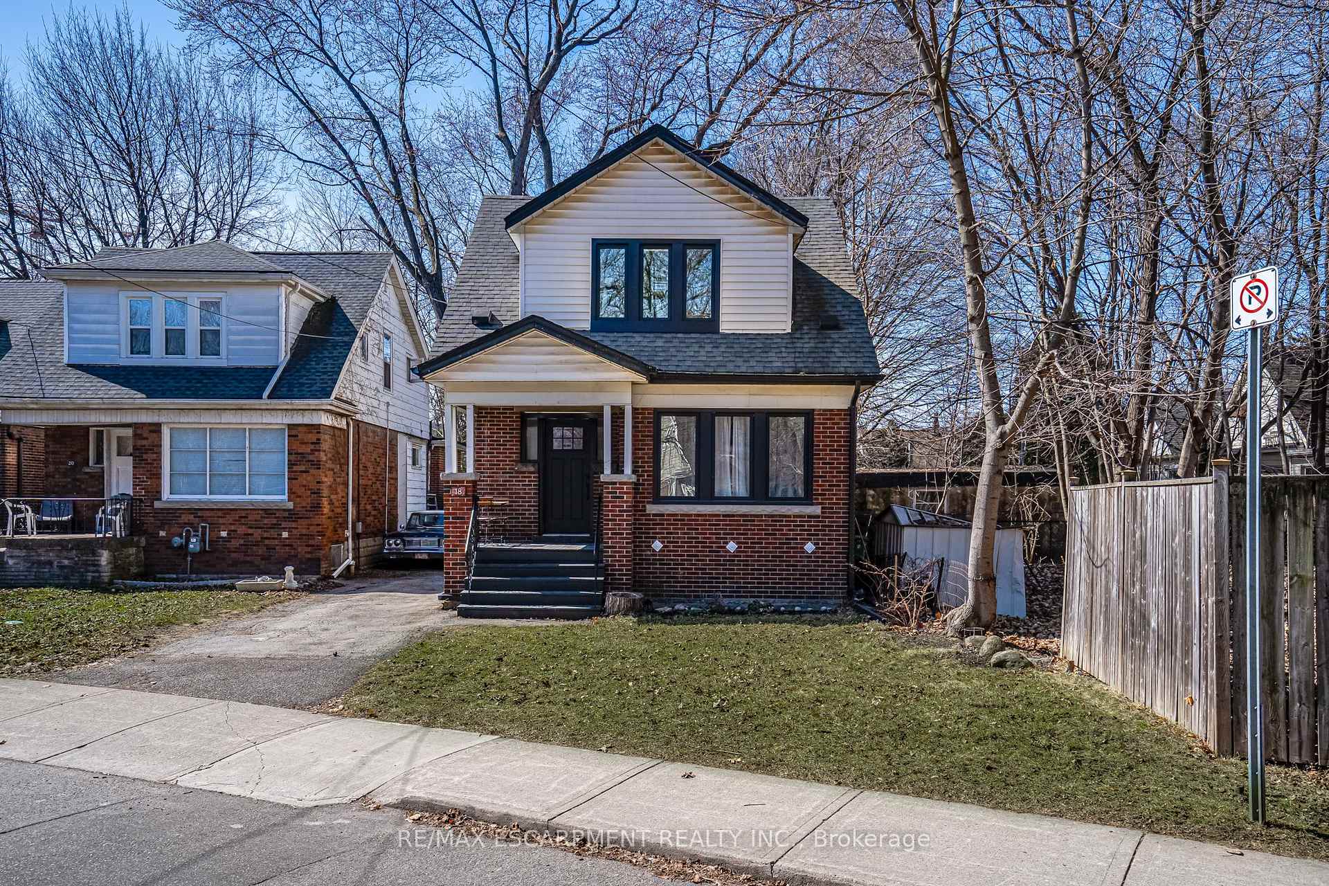 18 HADDON Avenue S, Hamilton, ON L8S 1X6
