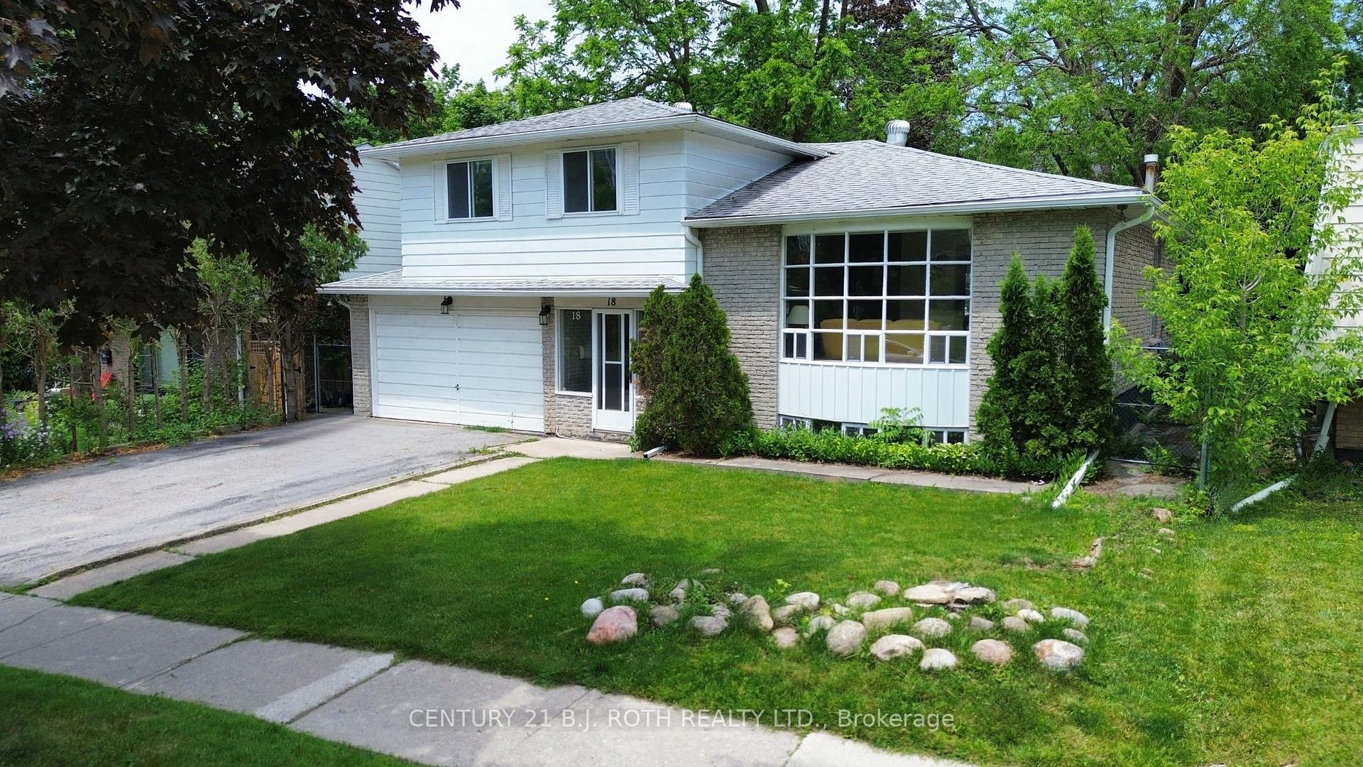 18 INDIAN ARROW Road, Barrie, ON L4M 5G3