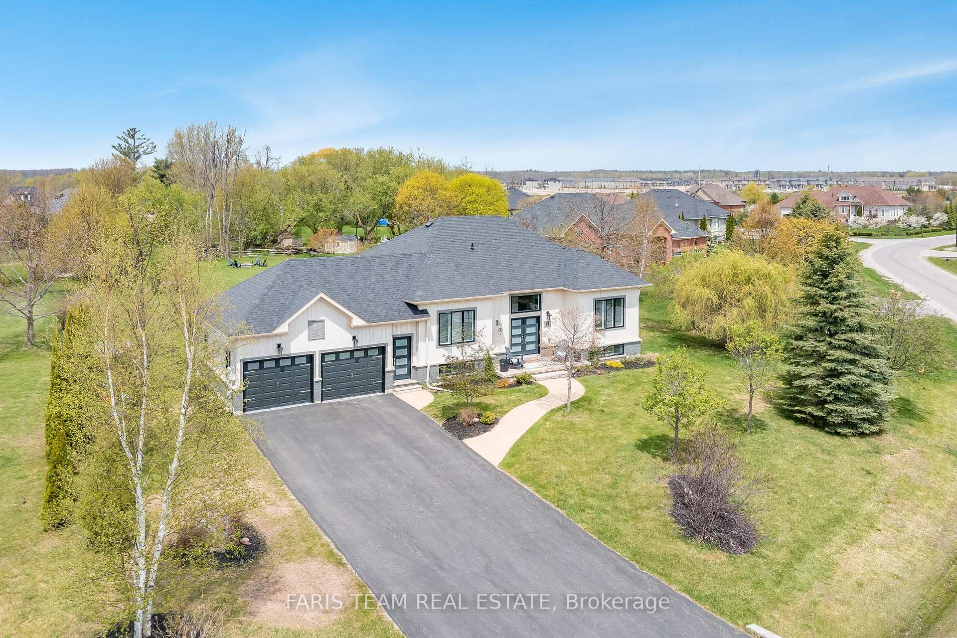 18 Maple Drive, Wasaga Beach, ON L9Z 0A7