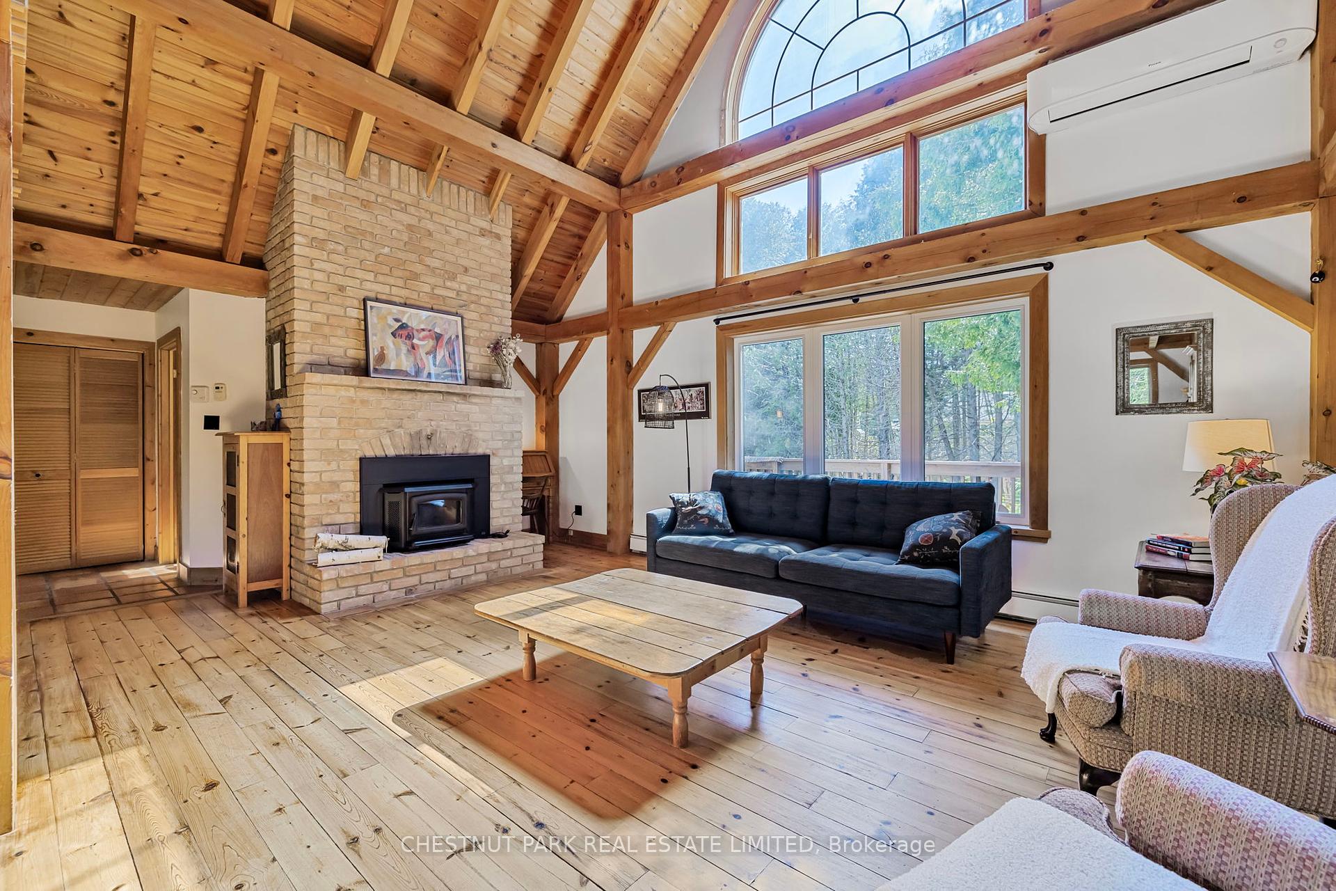 18 Minonen Road, Georgina, ON L0C 1L0